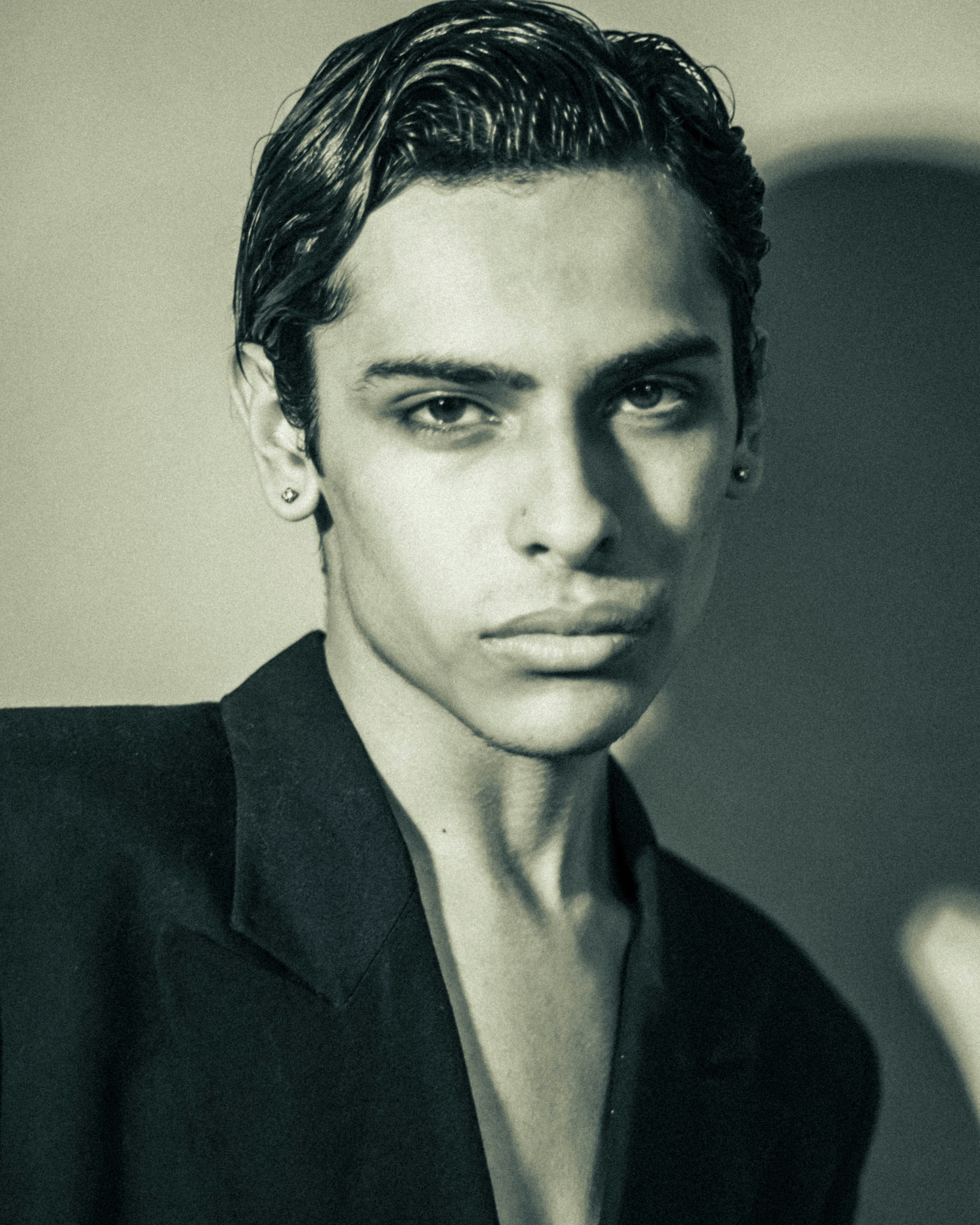 Chiaroscuro in Portrait: A Midday Glare on a Velvet Suit