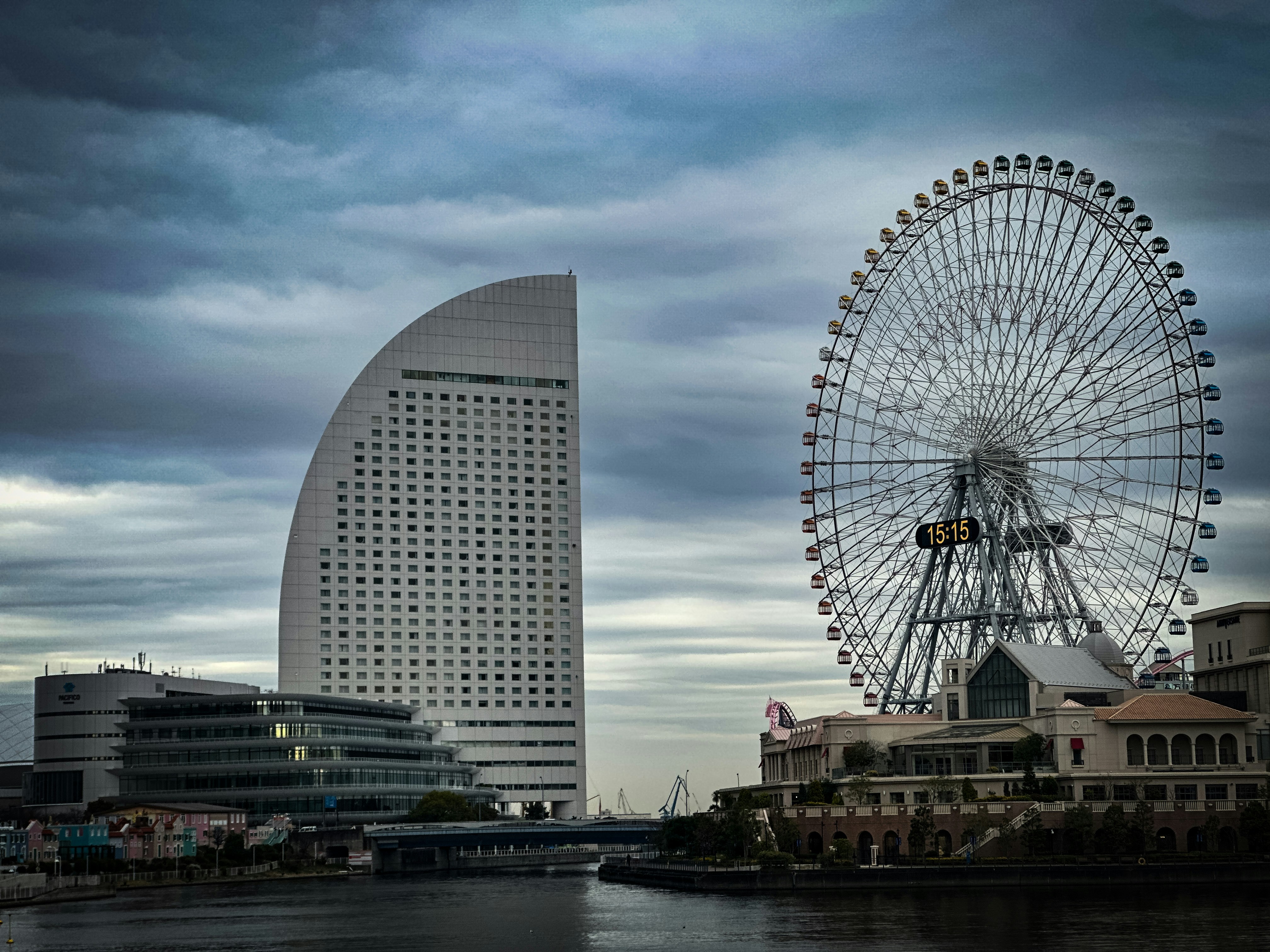 Ferris Wheel and Modern Pier: A Cityscape at Dusk