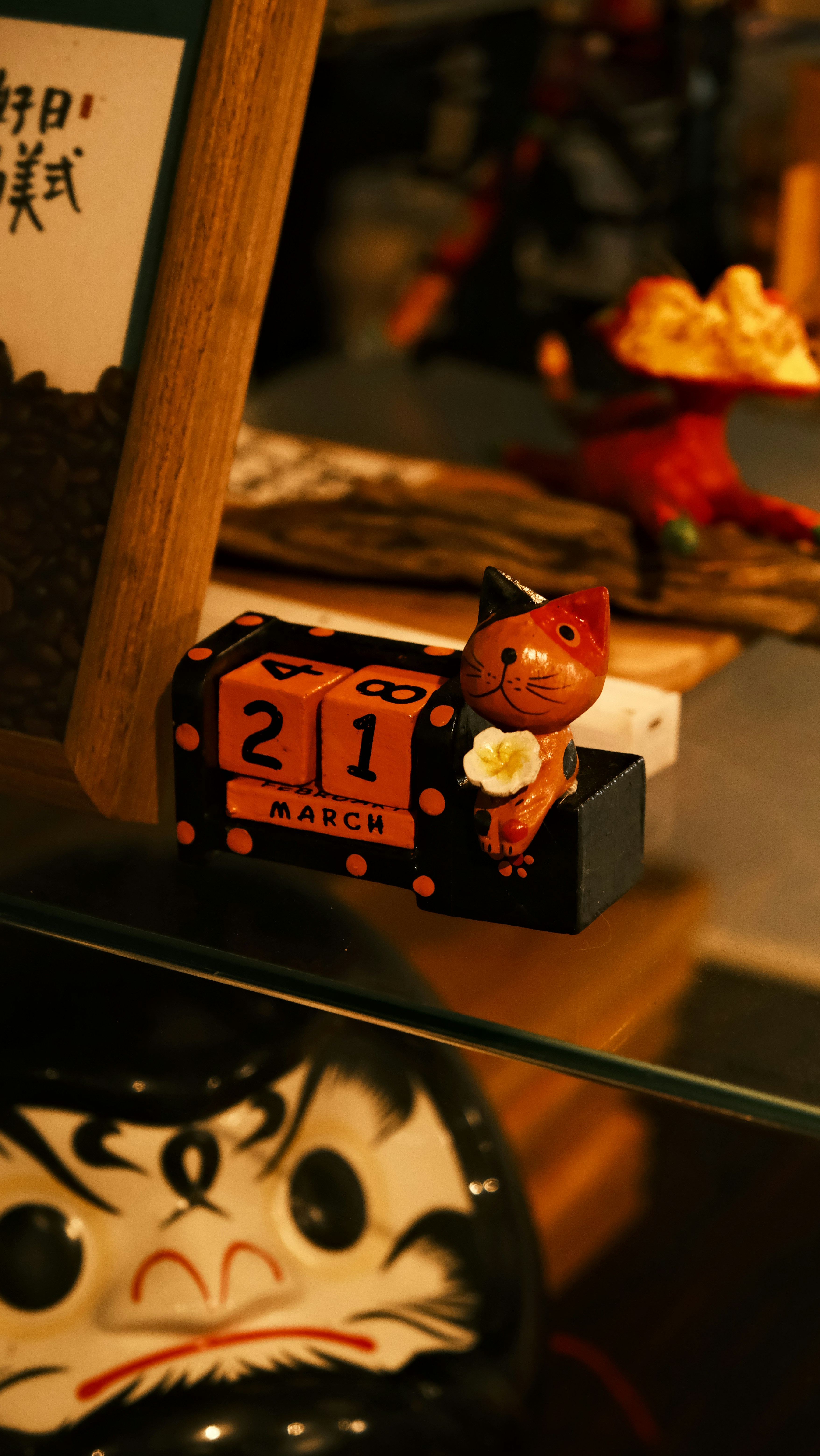 Wooden Dice Cat and Charm: A Cozy Market Scene