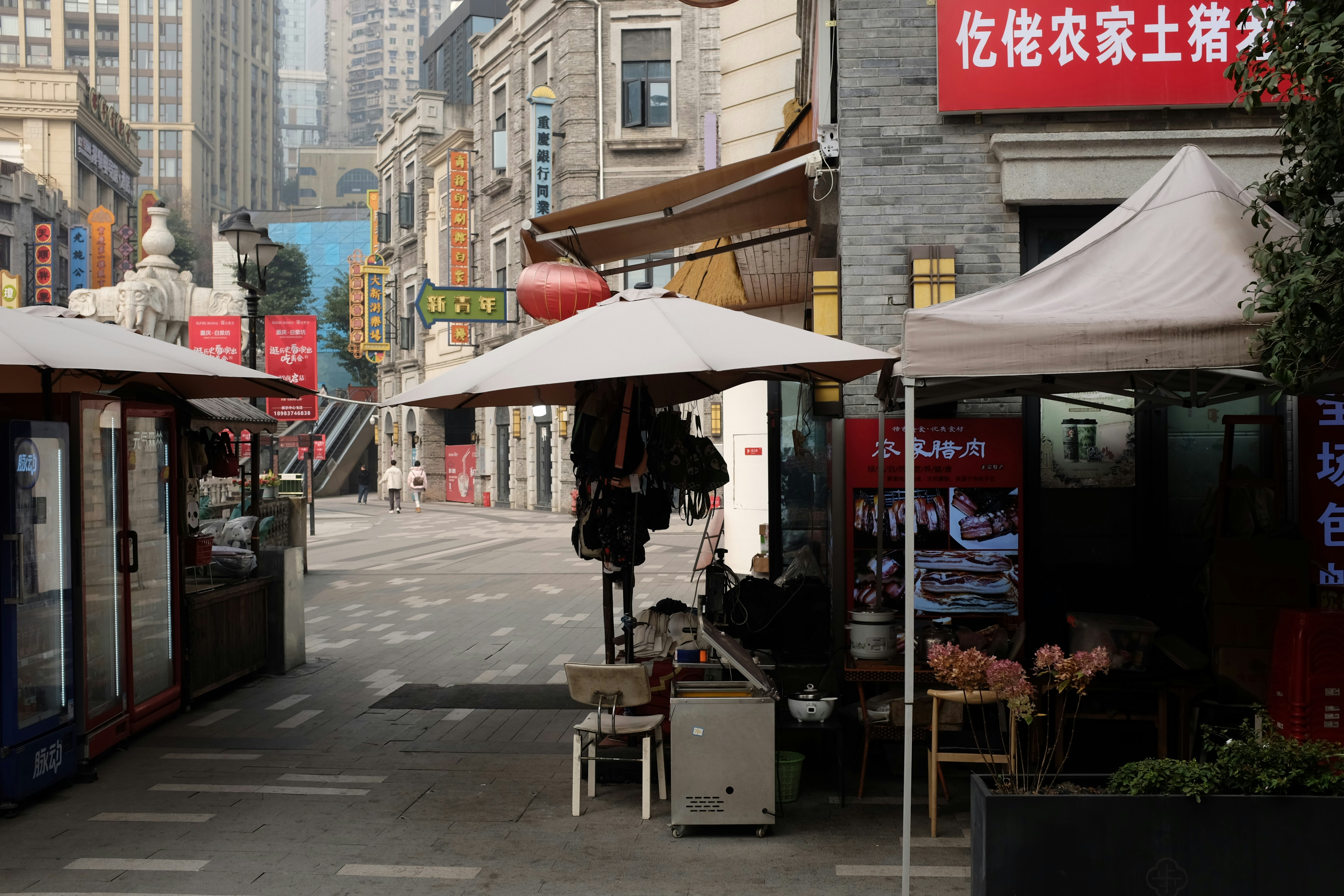 Shaded Market Lane: A Quiet Alley Amidst Urban Clamor
