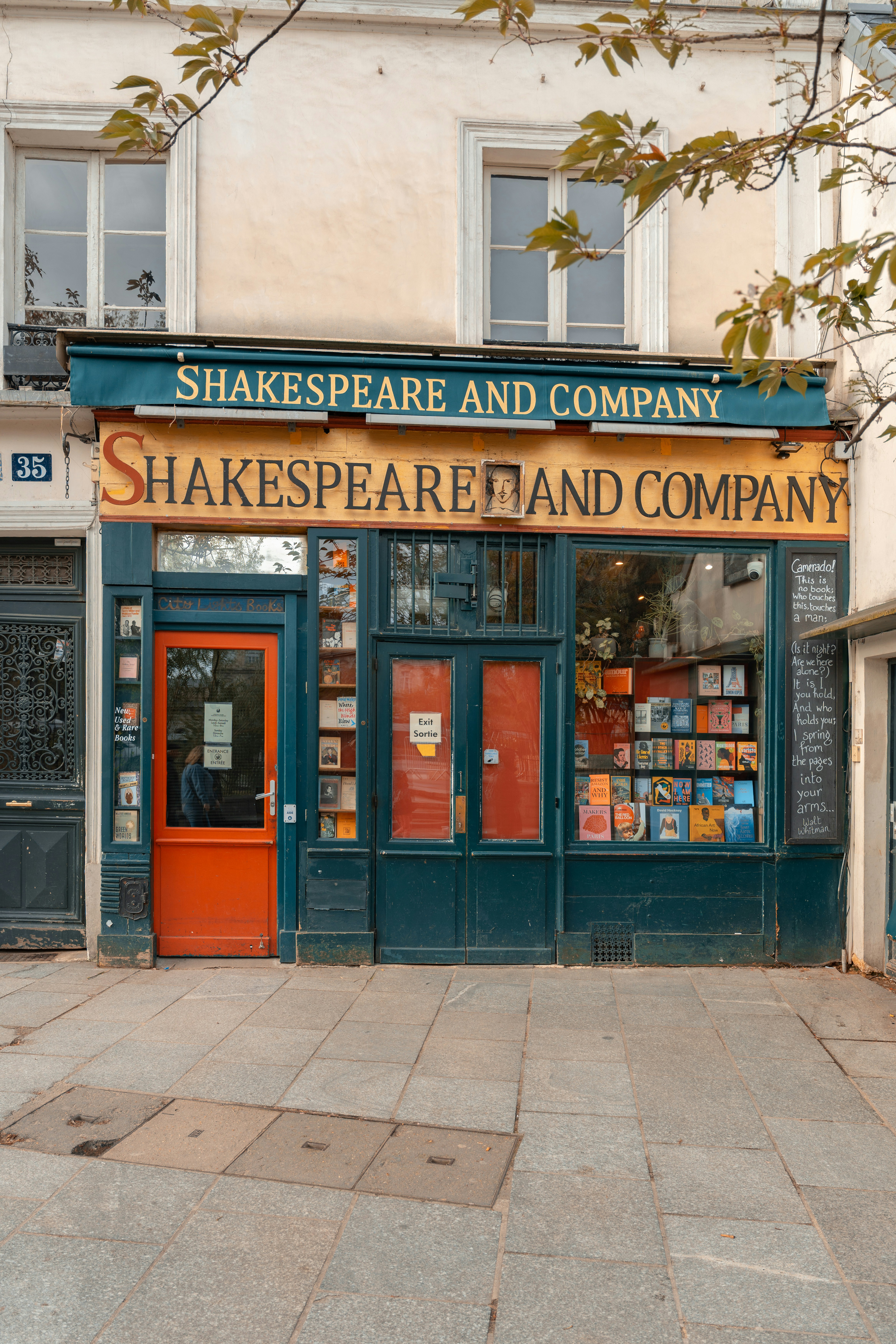Shakespeare's Streetfront: A Timeless Bookshop Facade
