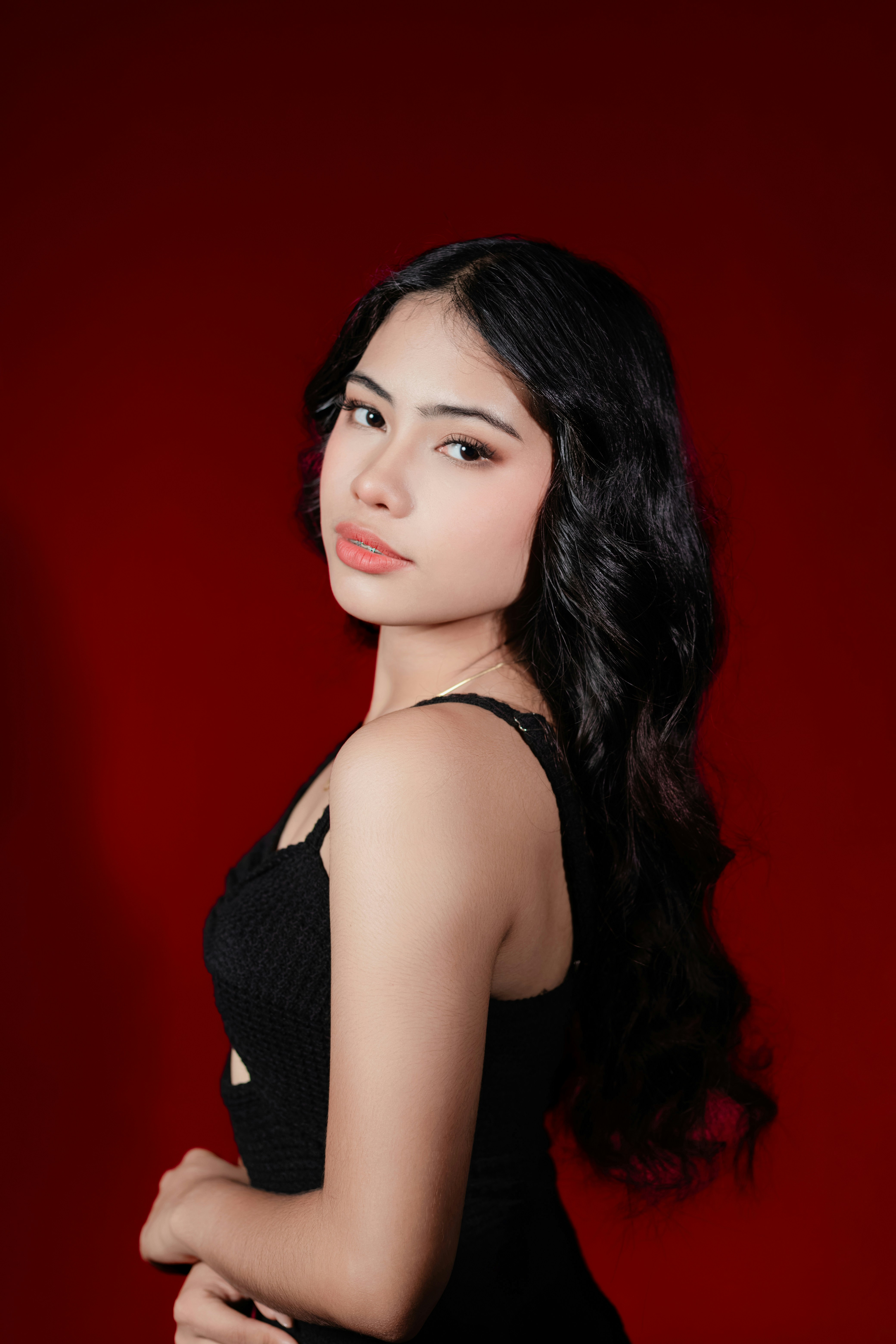 Rose-Red Backdrop, Quiet Confidence