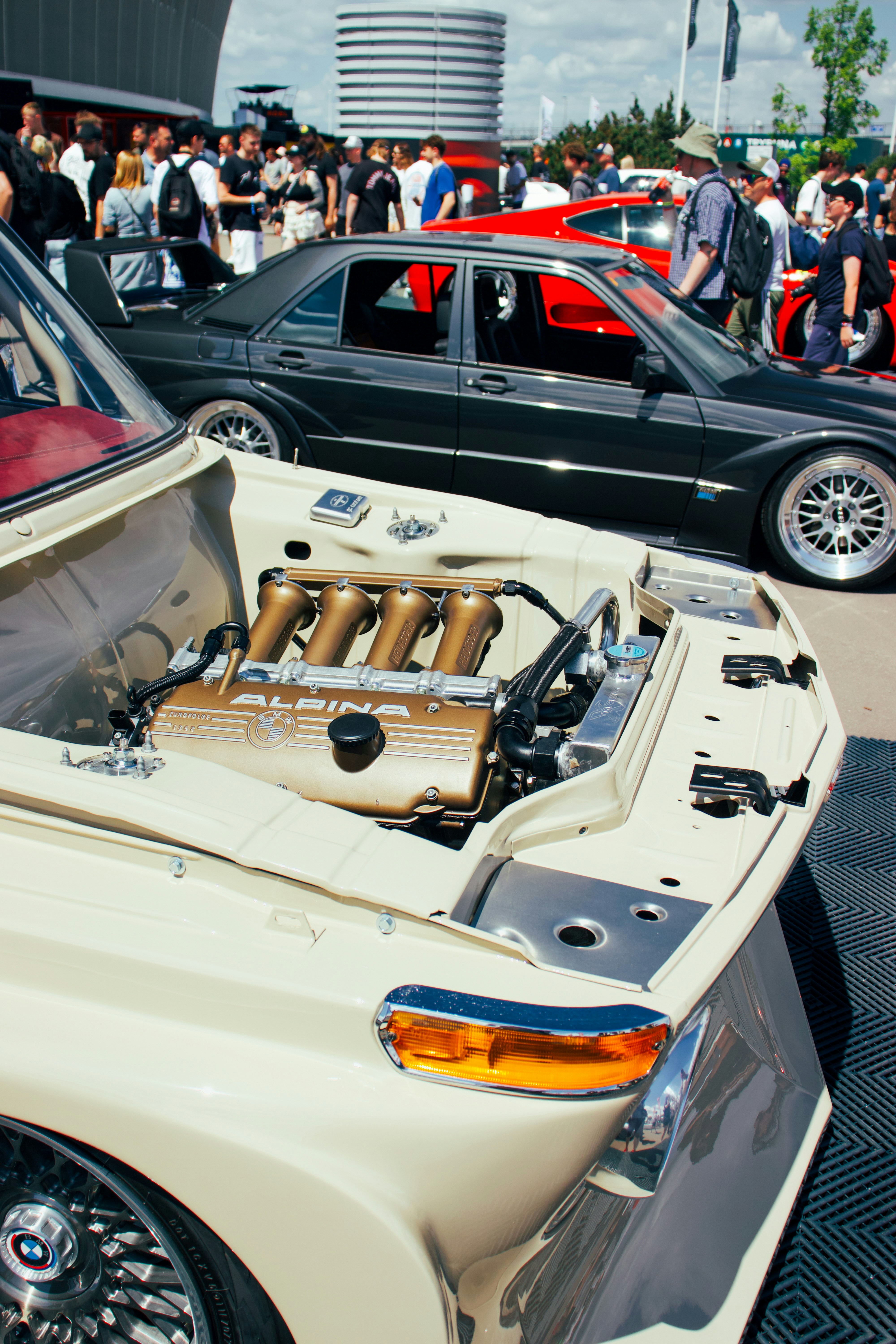 Engine Reverie: A Cream-colored Classic Opens Its Hood to the Crowd