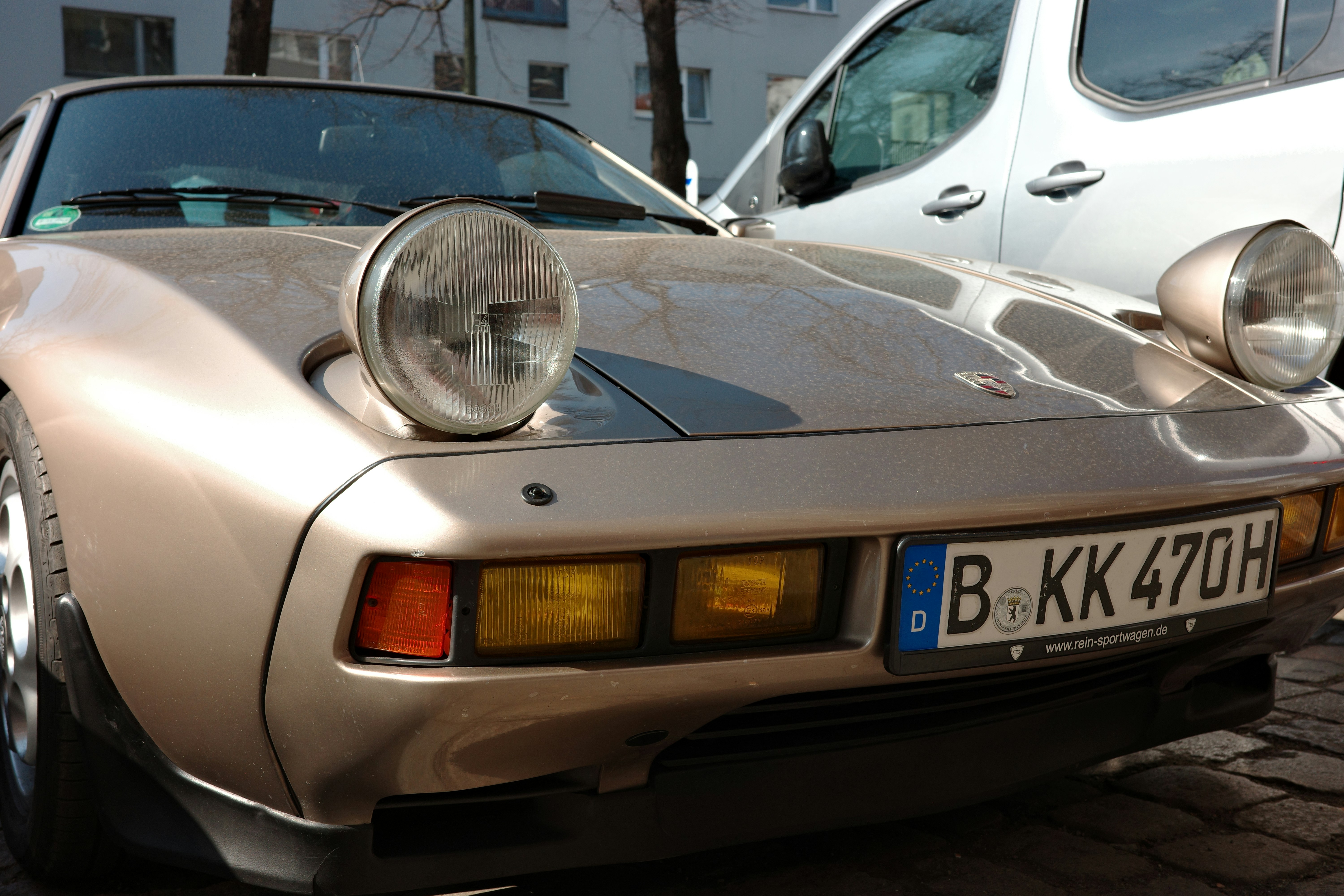 Beige Classic Porsche, Front-Grid Glare and German Plate