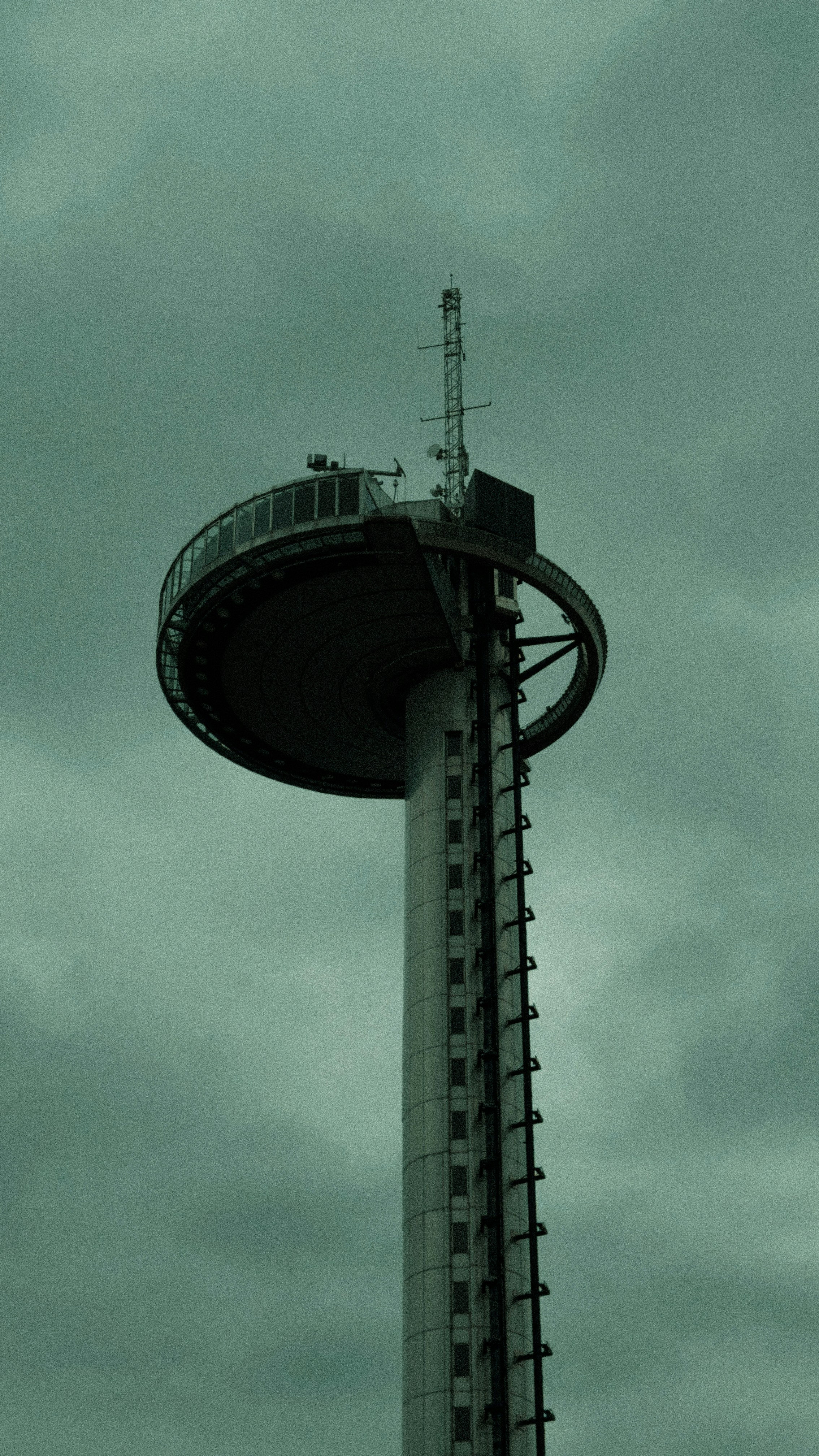 Towering Sentinel: A Circular Observation Deck Reaches Toward the Sky