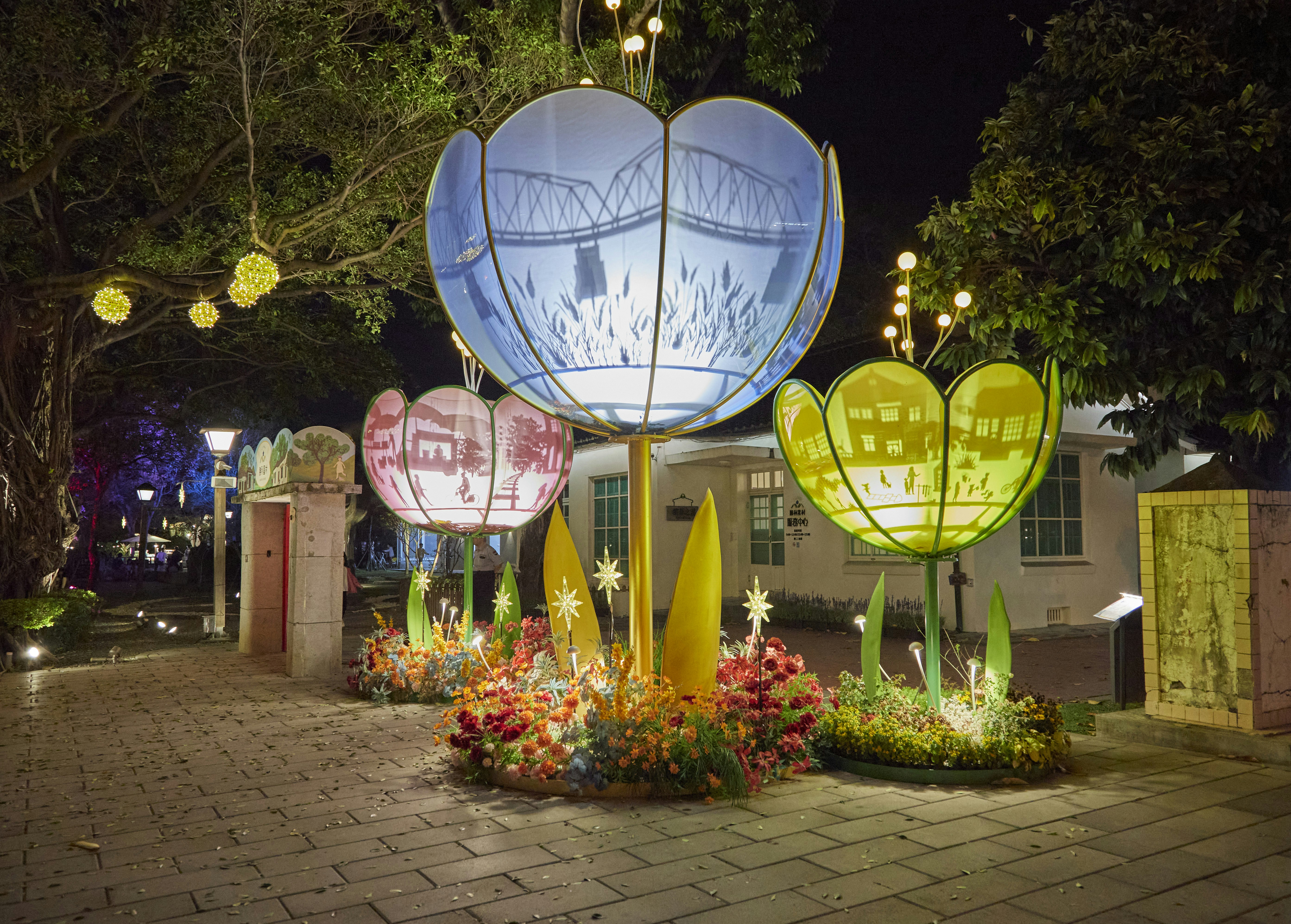 Luminous Floral Orbits: Night Garden of Balloon Lamps