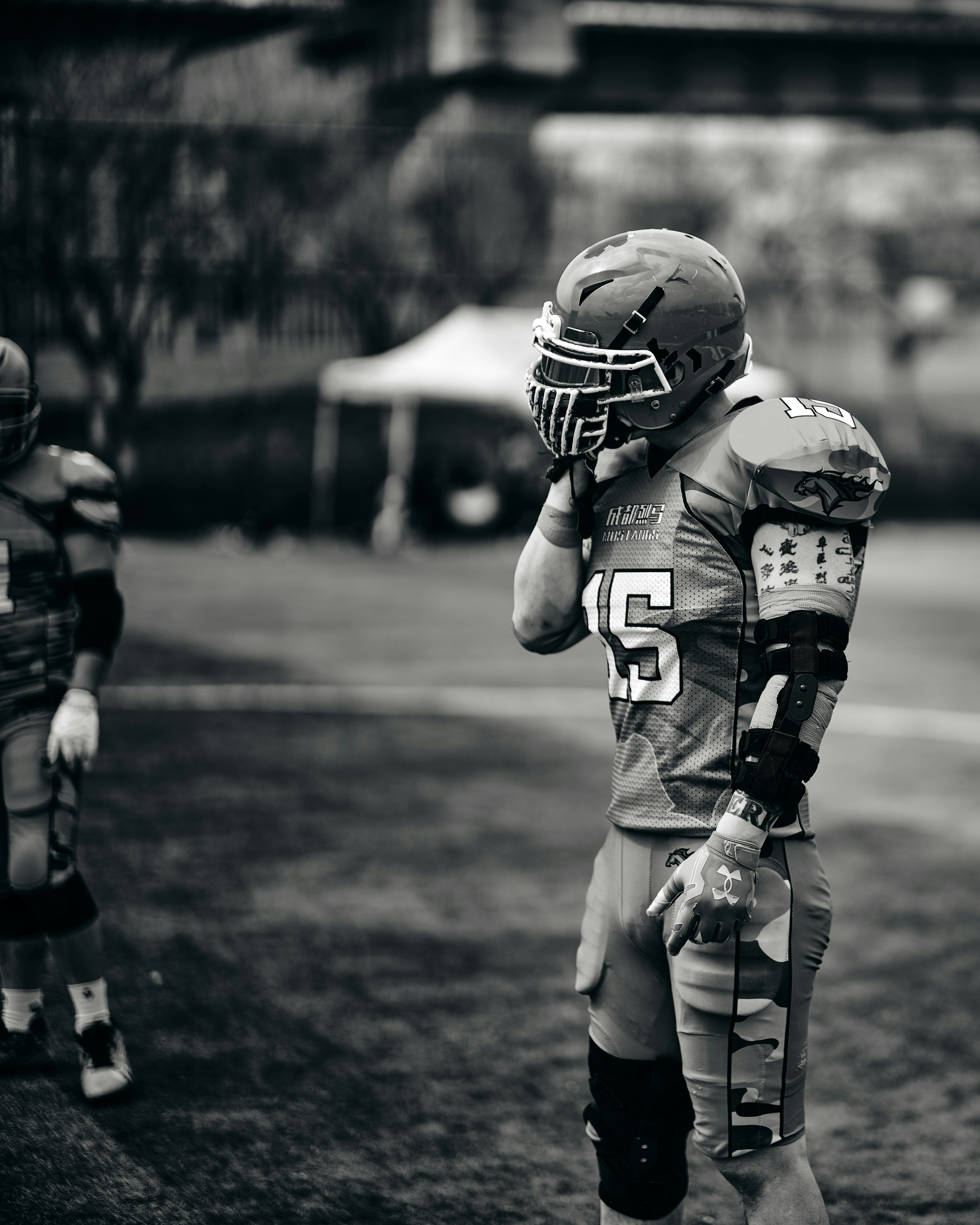 Helmeted Silence: A Gridiron Moment in Mono