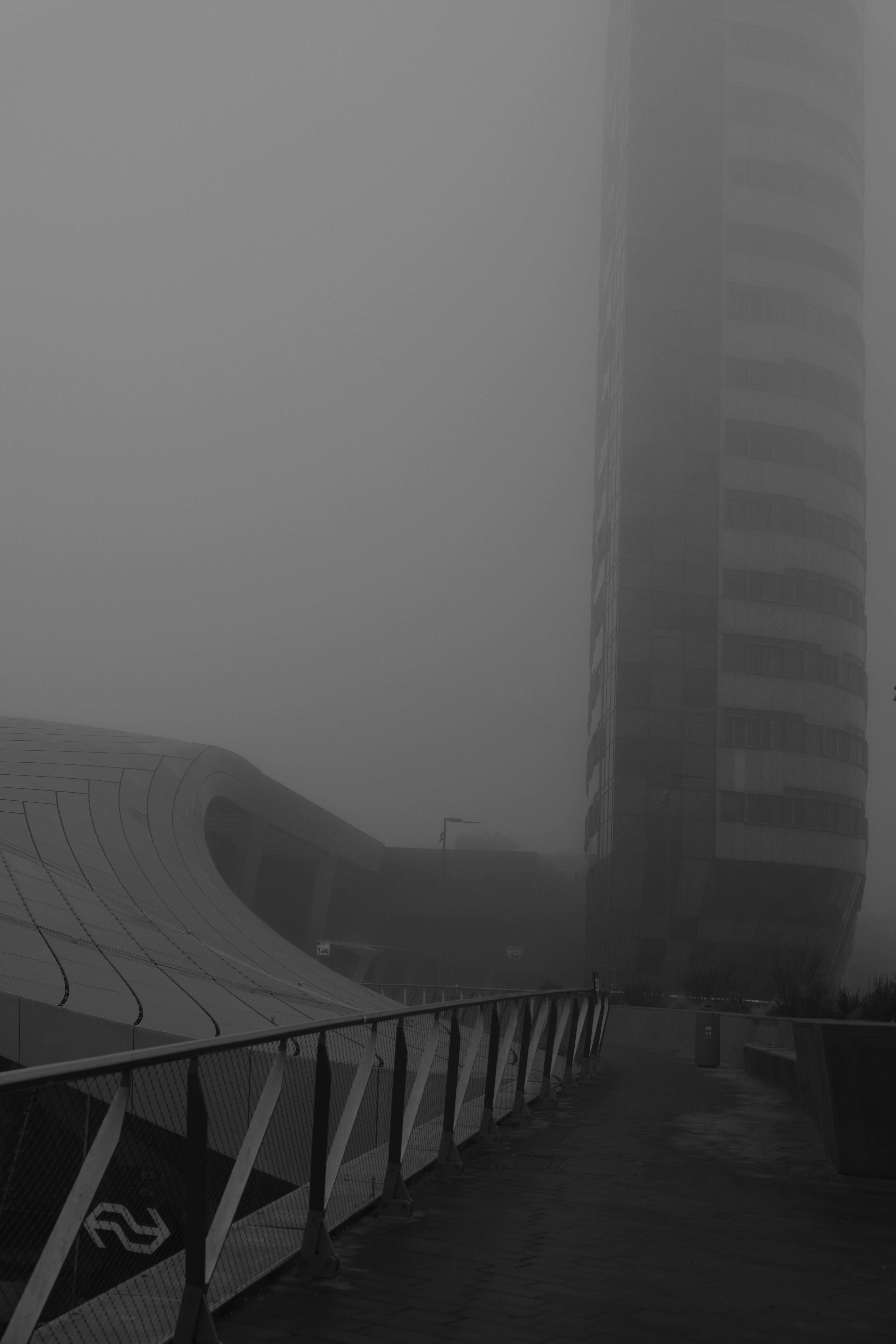 Urban Fog: The Quiet Curve of a Gateway Tower