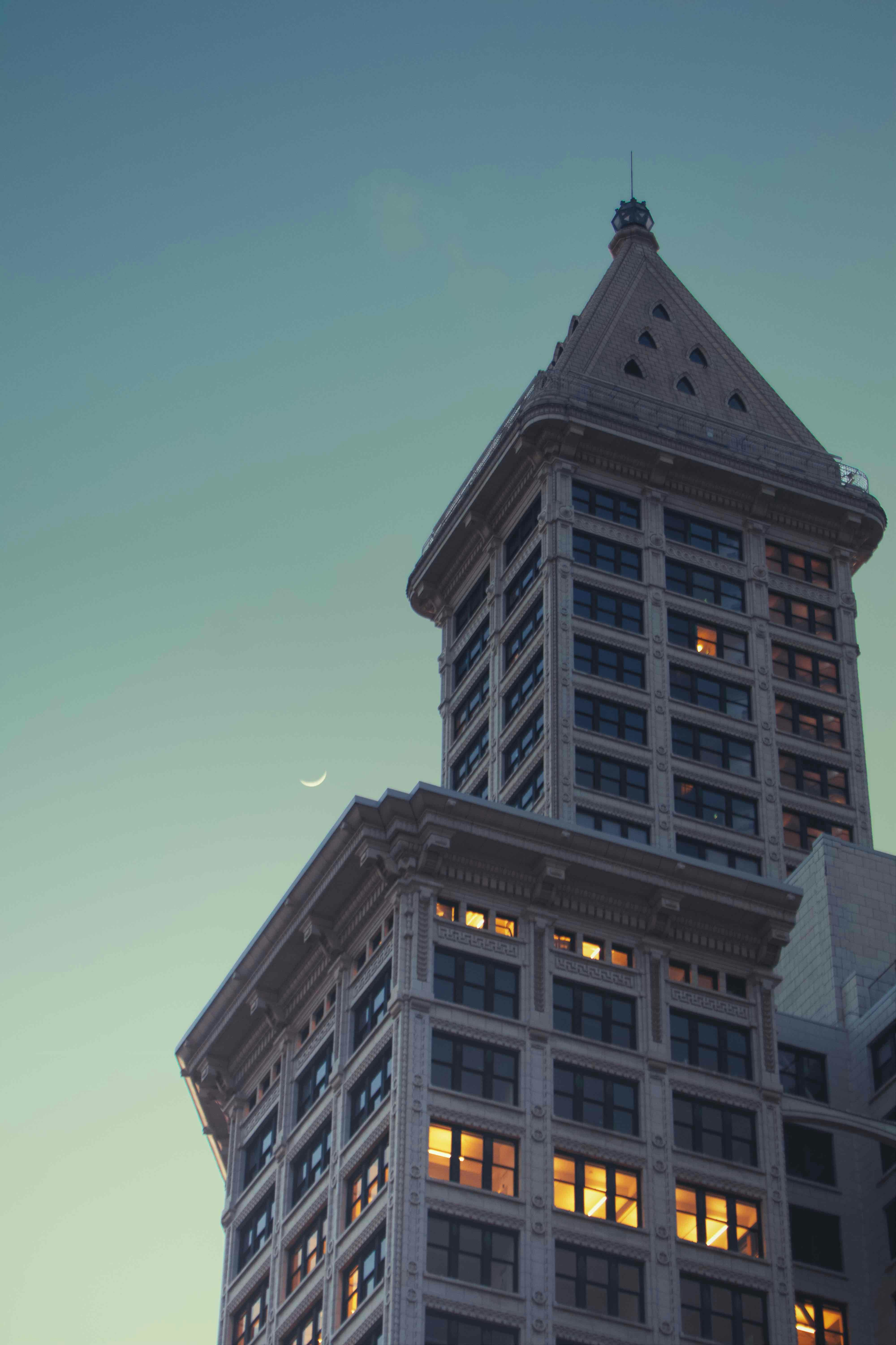Moonlit Facade: A Tall NYC Landmark Reaches Toward the Evening Sky