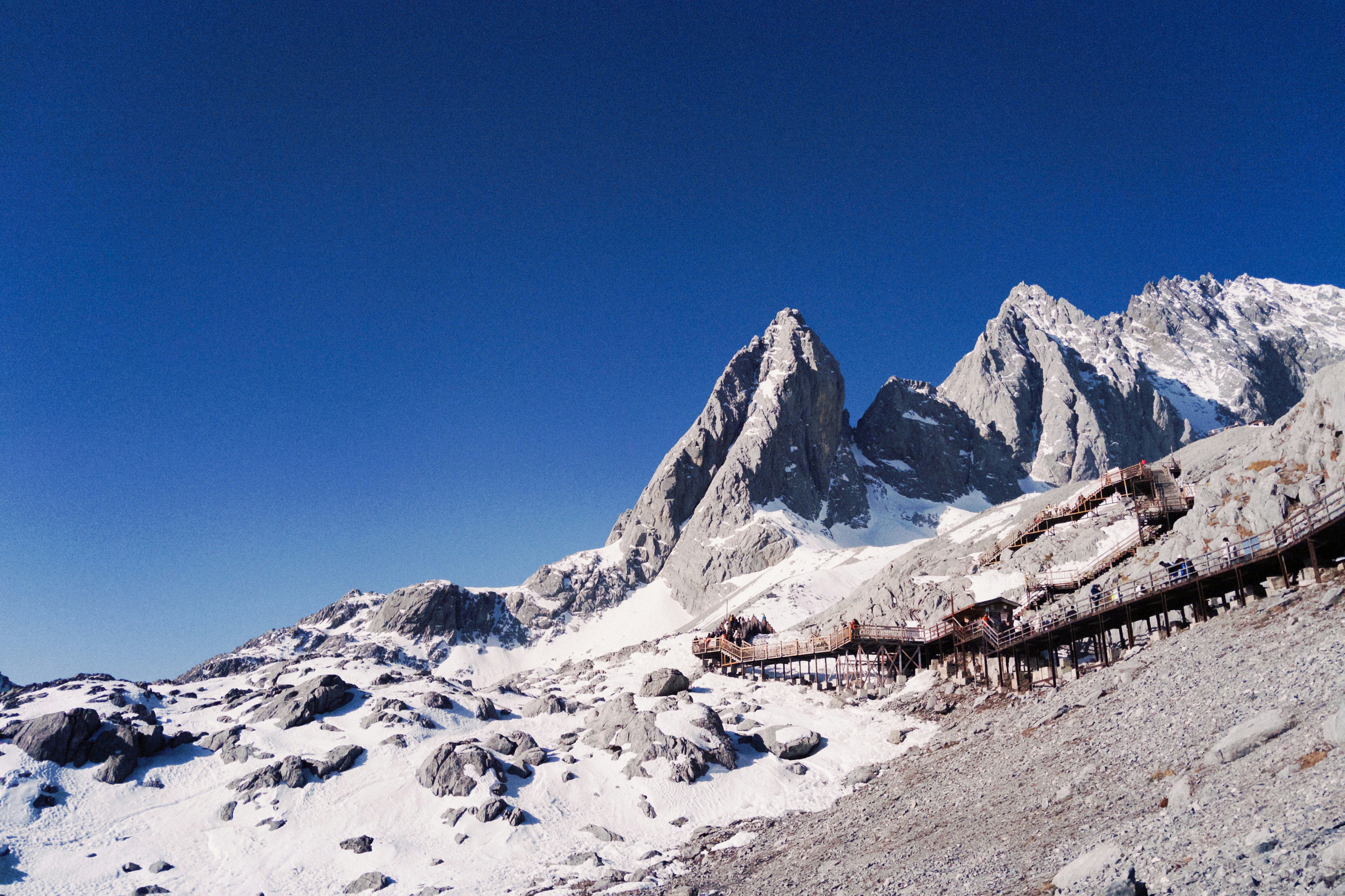 Snowbound Peaks Under a Pristine Blue Sky