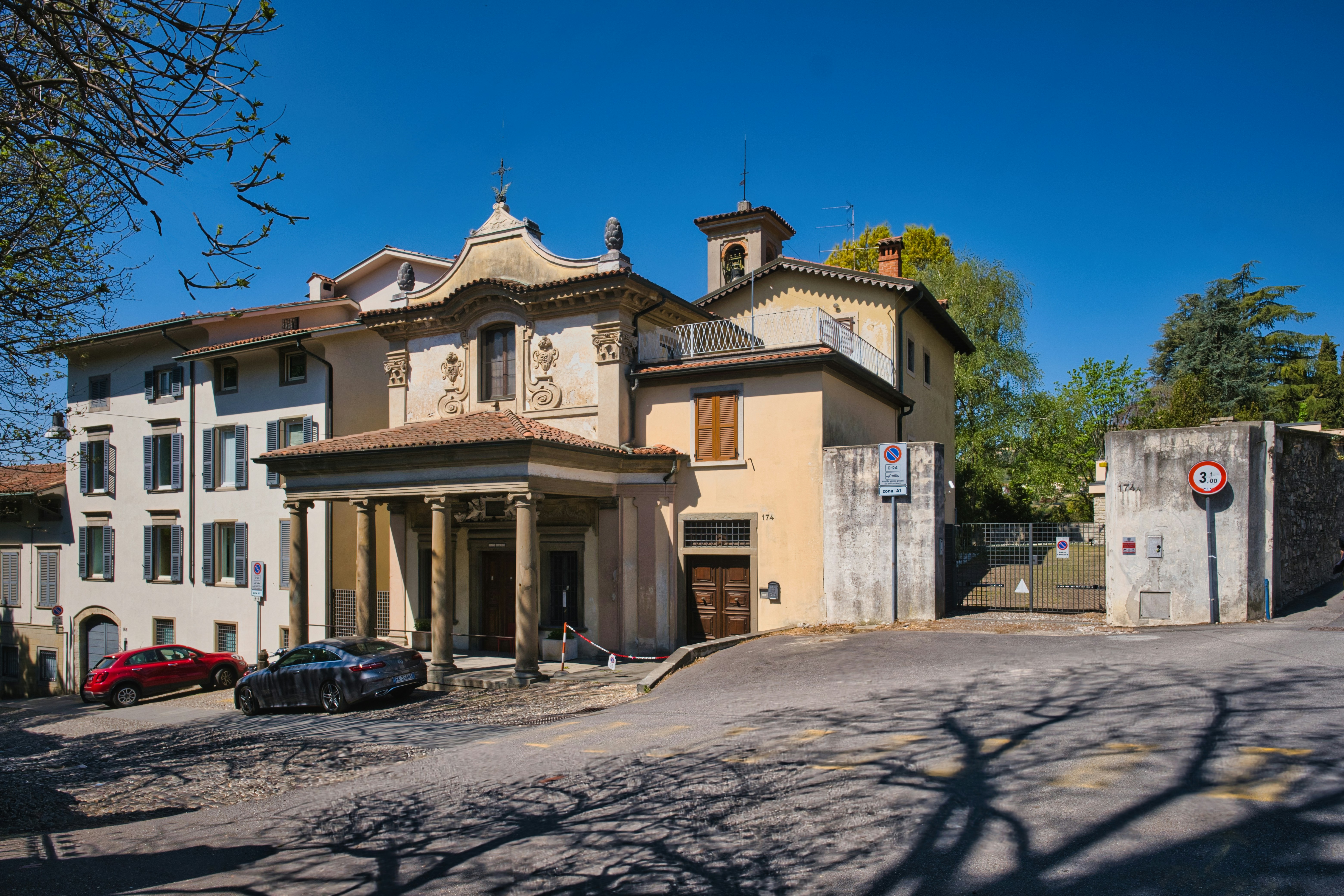 Historic Italianate Facade under a Sky of Clear Blue