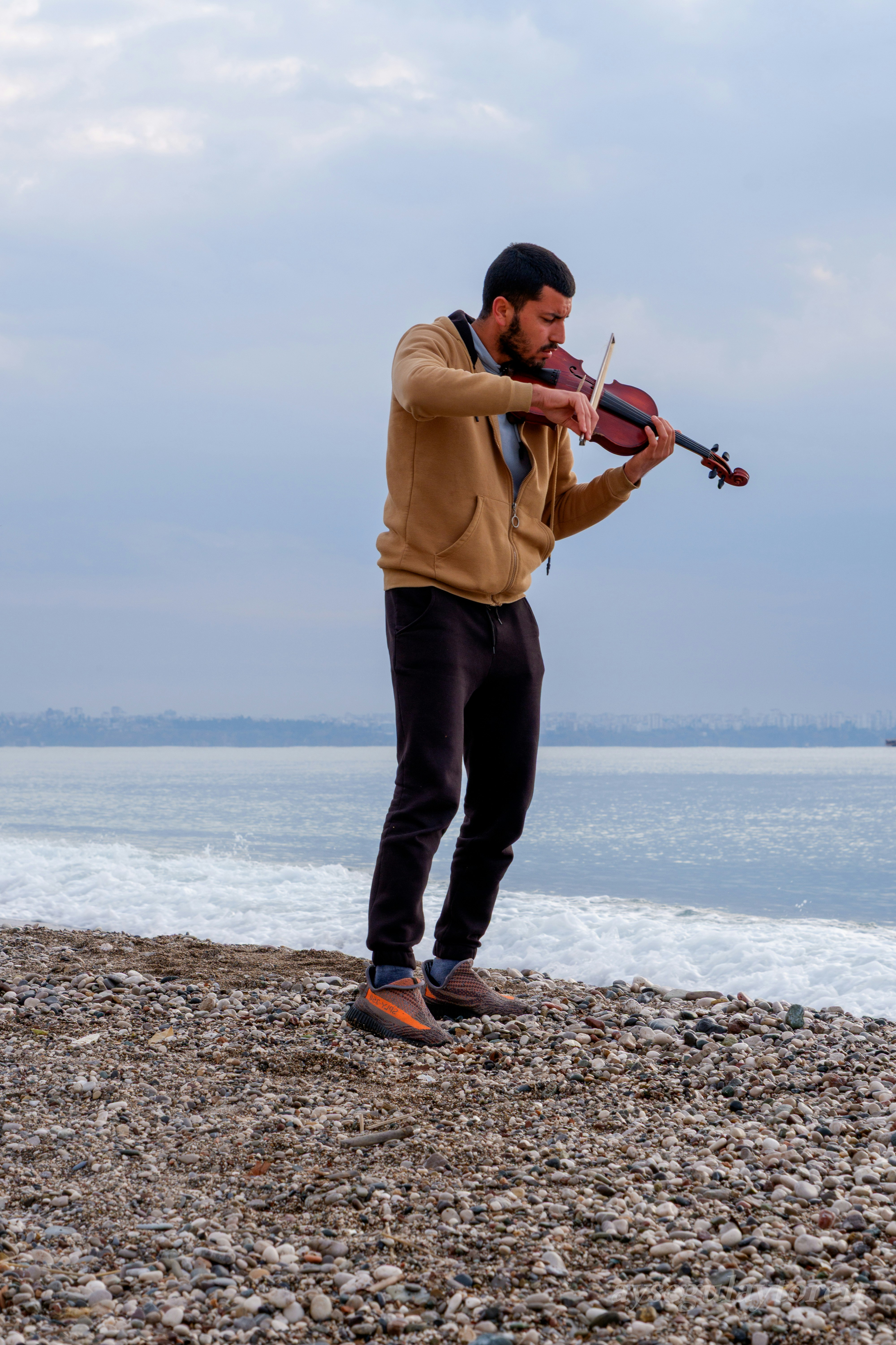 Coastal Violin: A Seaside Serenade
