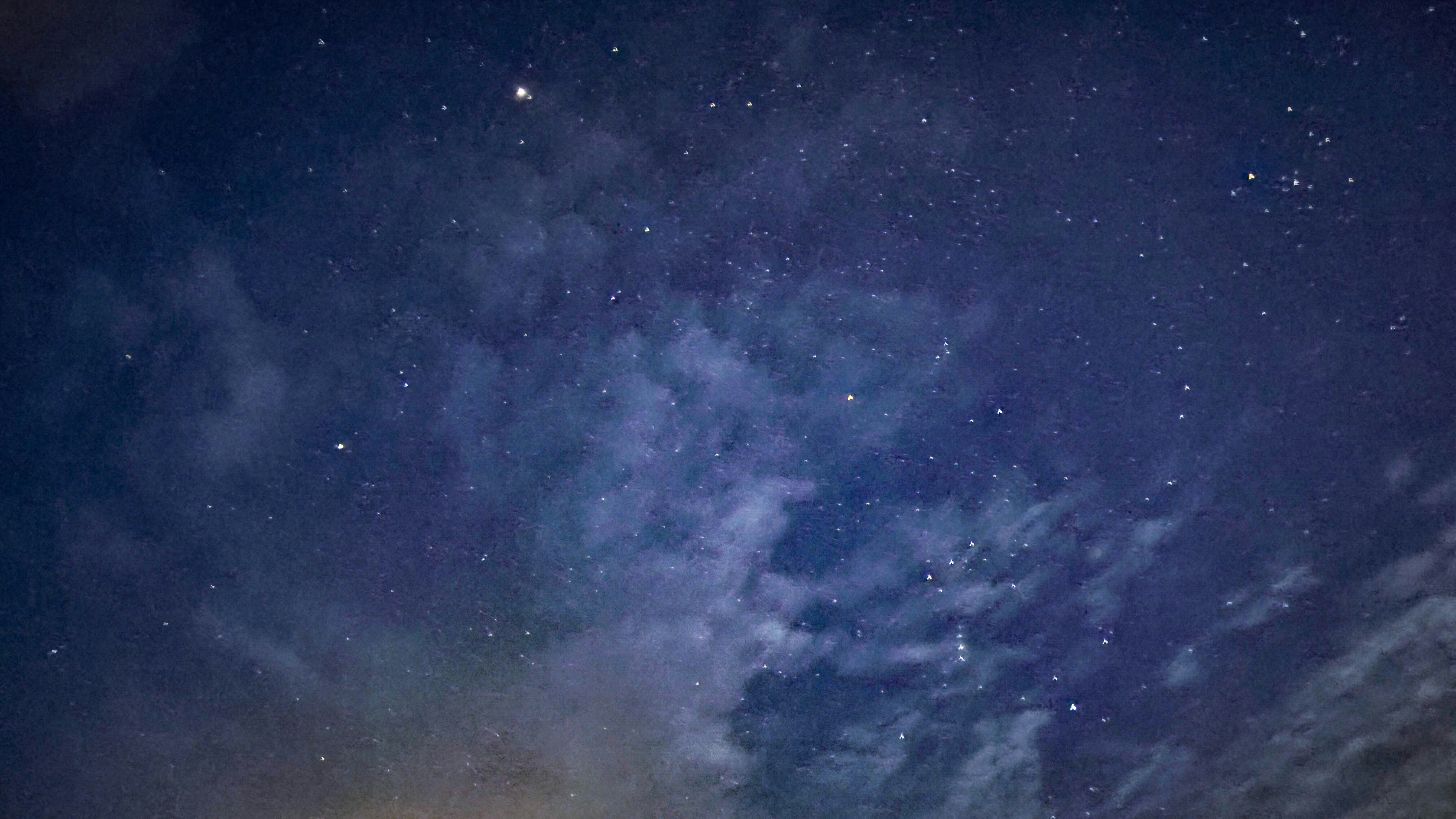 Stellar Veil: A Quiet Milky Way Slice Across Night Sky