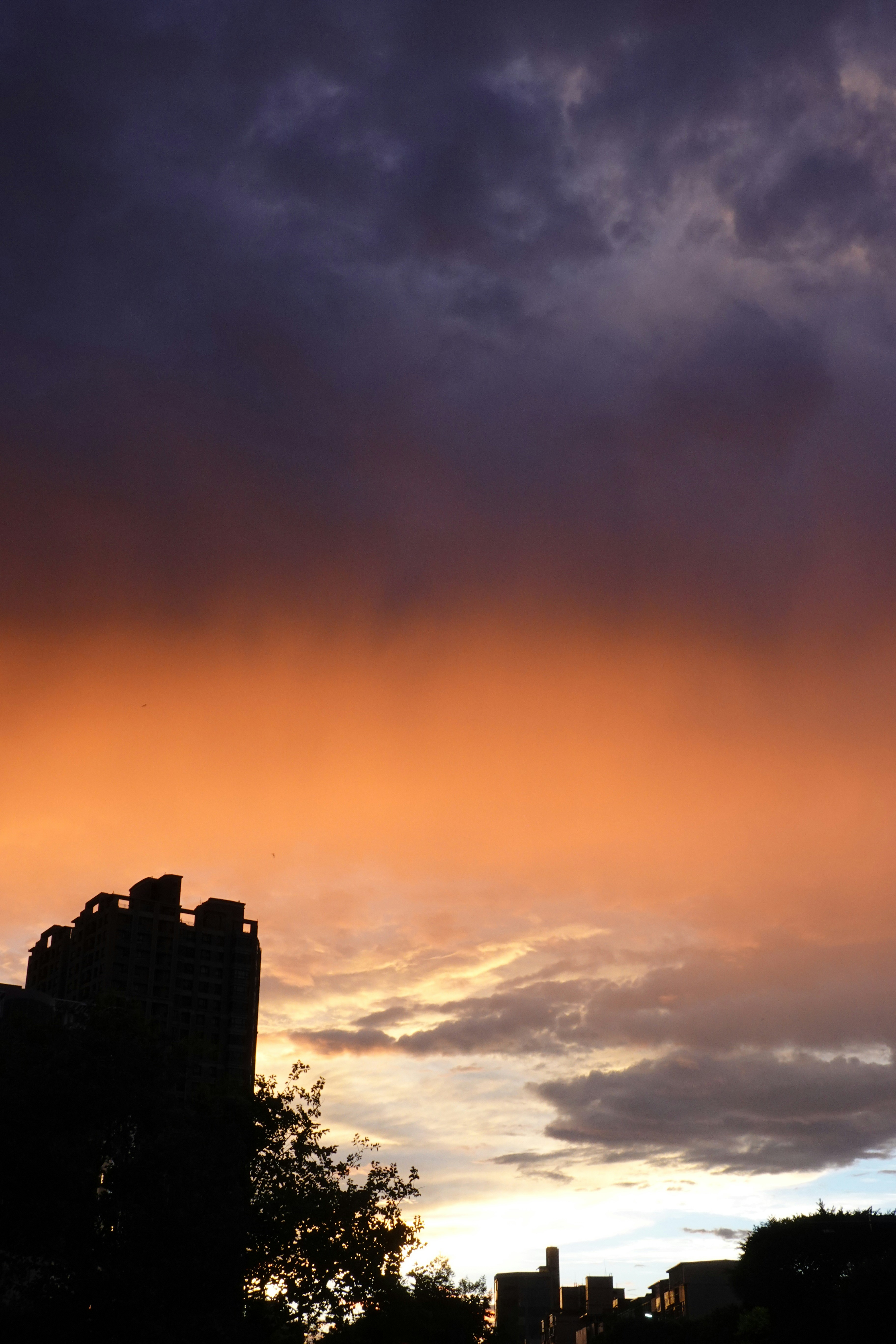 Crimson Horizon Over the Silhouetted City