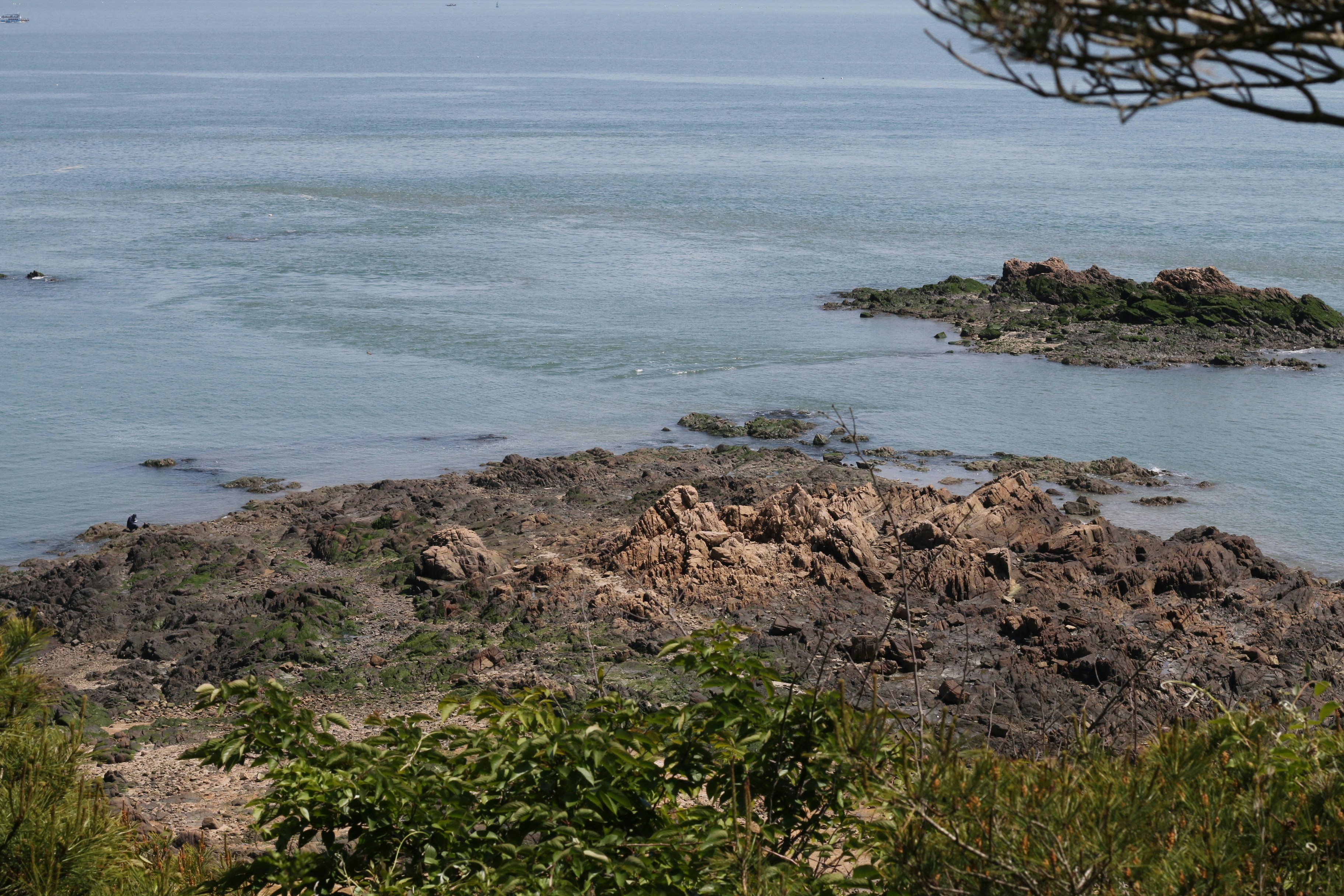 Rugged shoreline piano of rock and surf