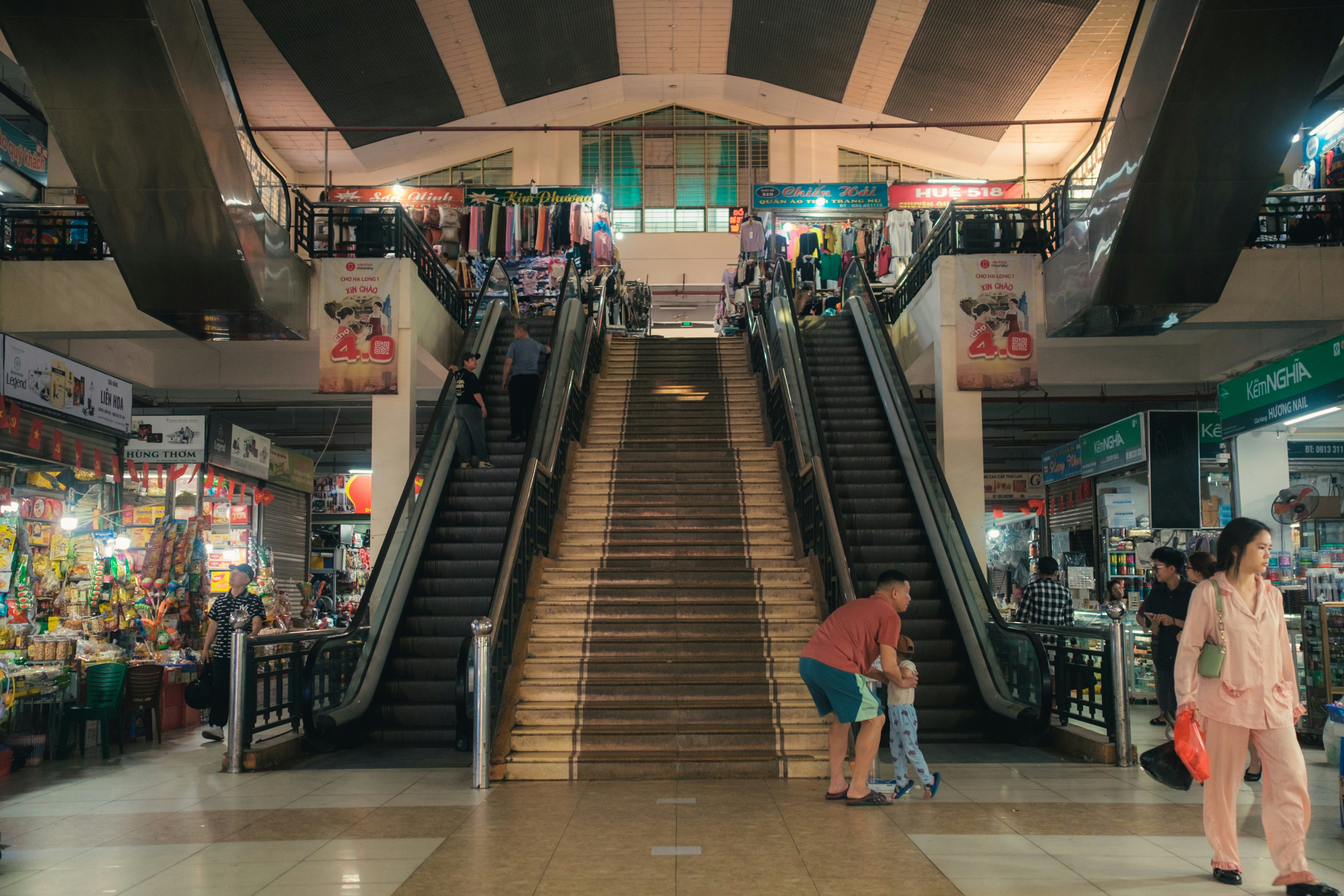 Stairway to Commerce: Evening Rush Beneath Market Atria