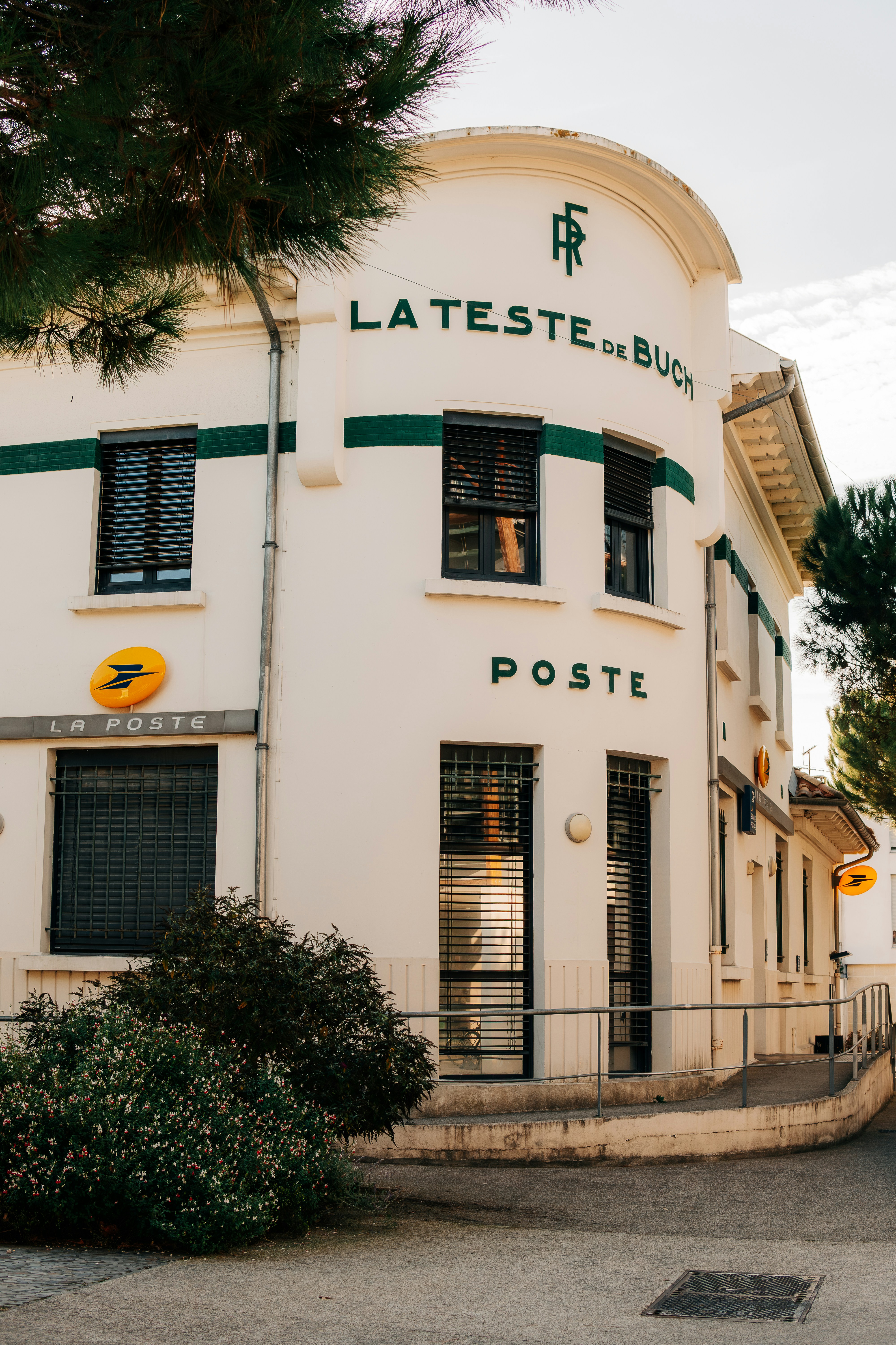 La Poste Facade: A Sunlit Post Office with Classic Green Accents