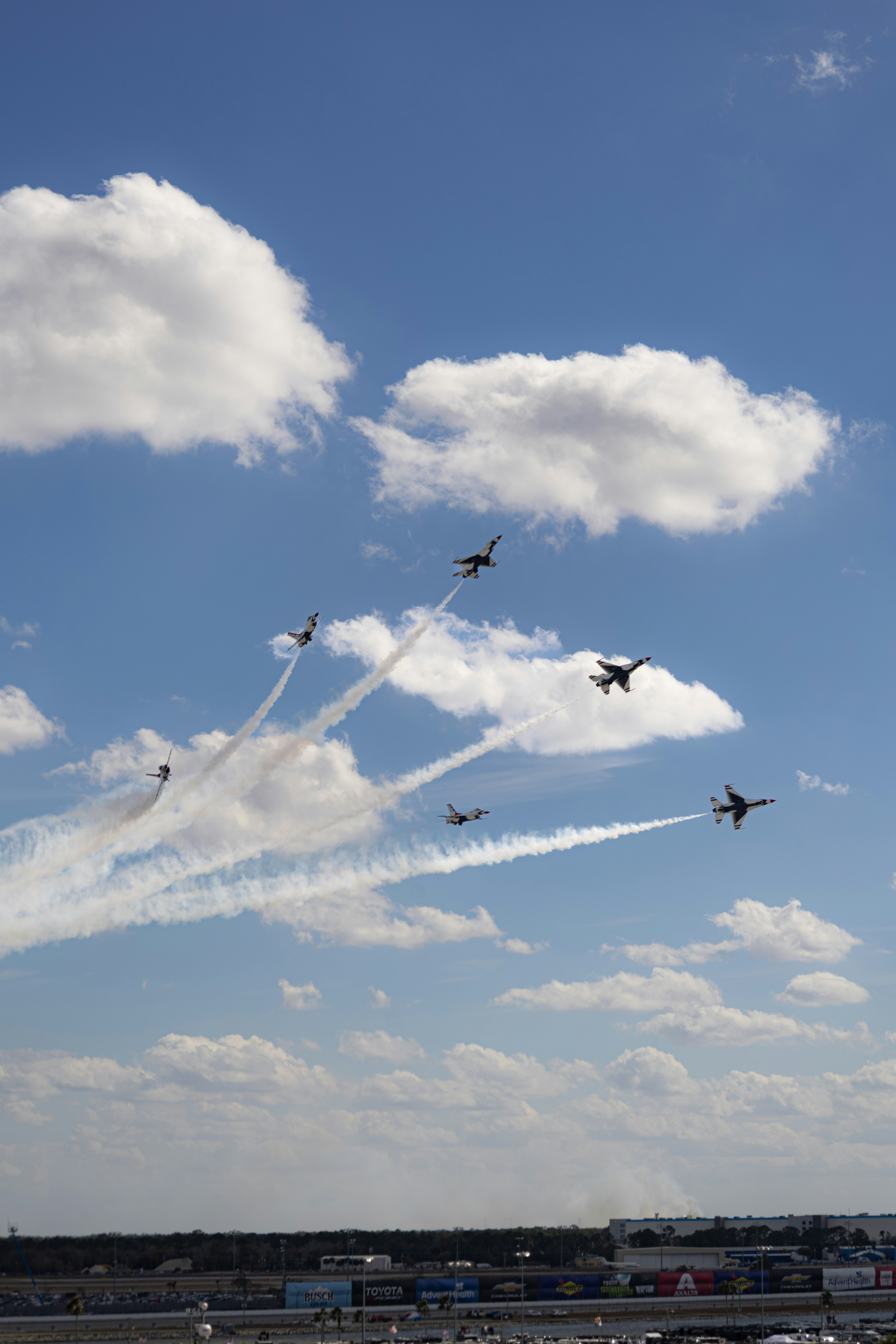 Formation of jets: a skyward display of trail-bright contrails