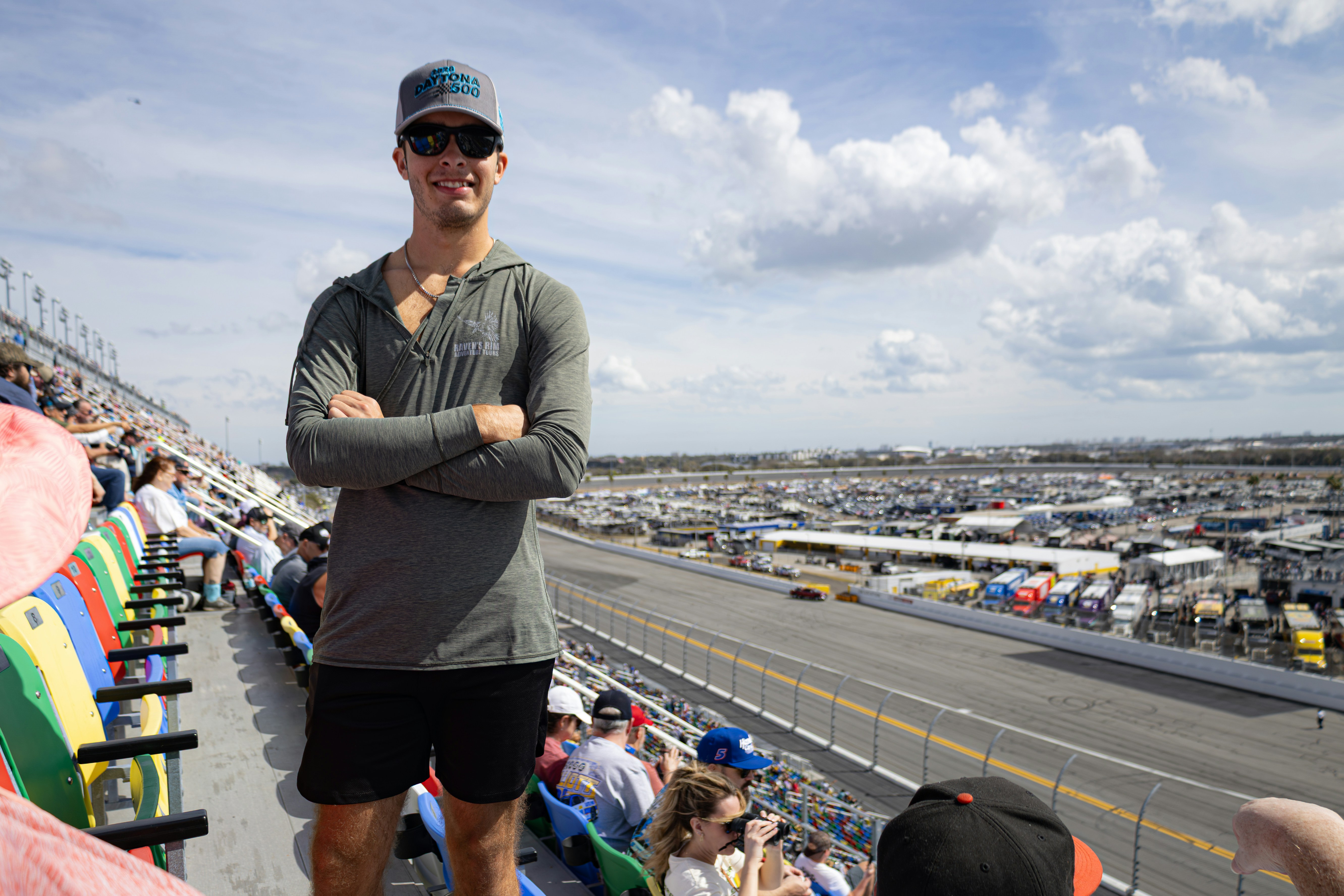 Pole Position at the Paved Speedway: Fan-Steered Stands Under an Open Sky