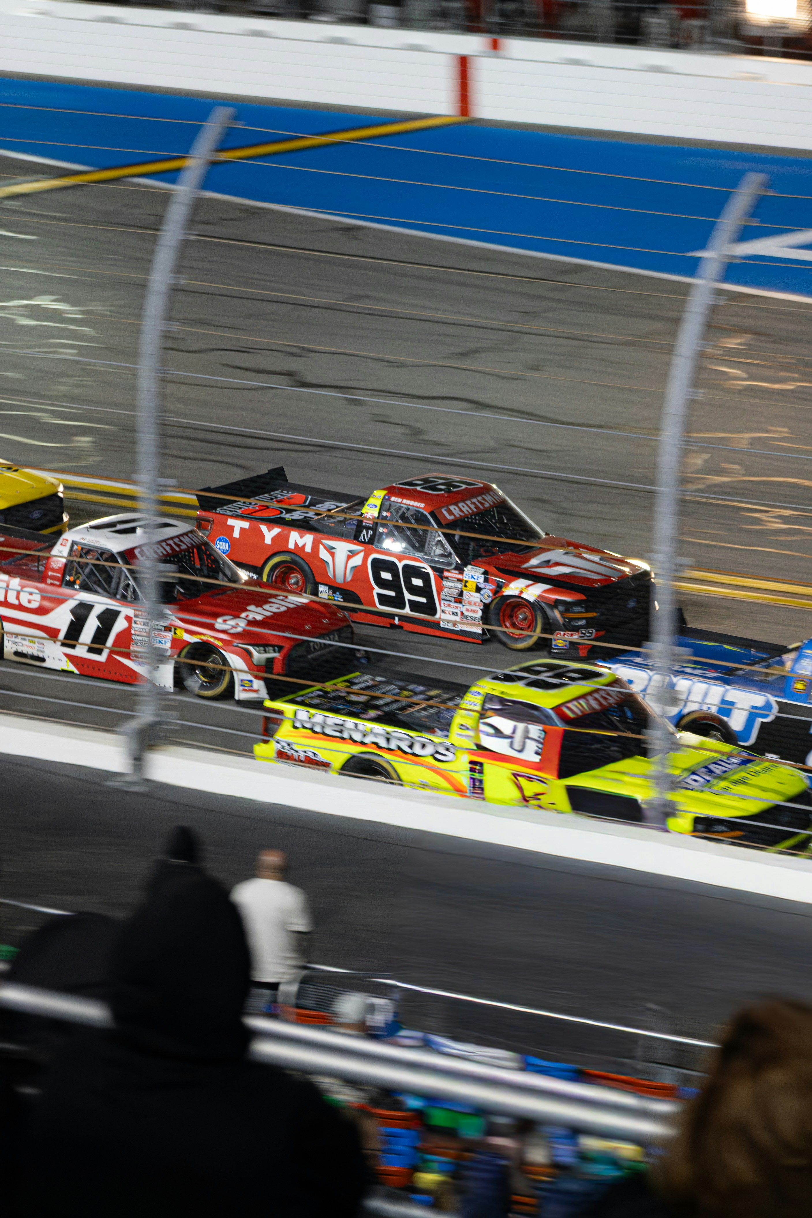 Chasing Pace: Multi-Car Sprint on the Oval