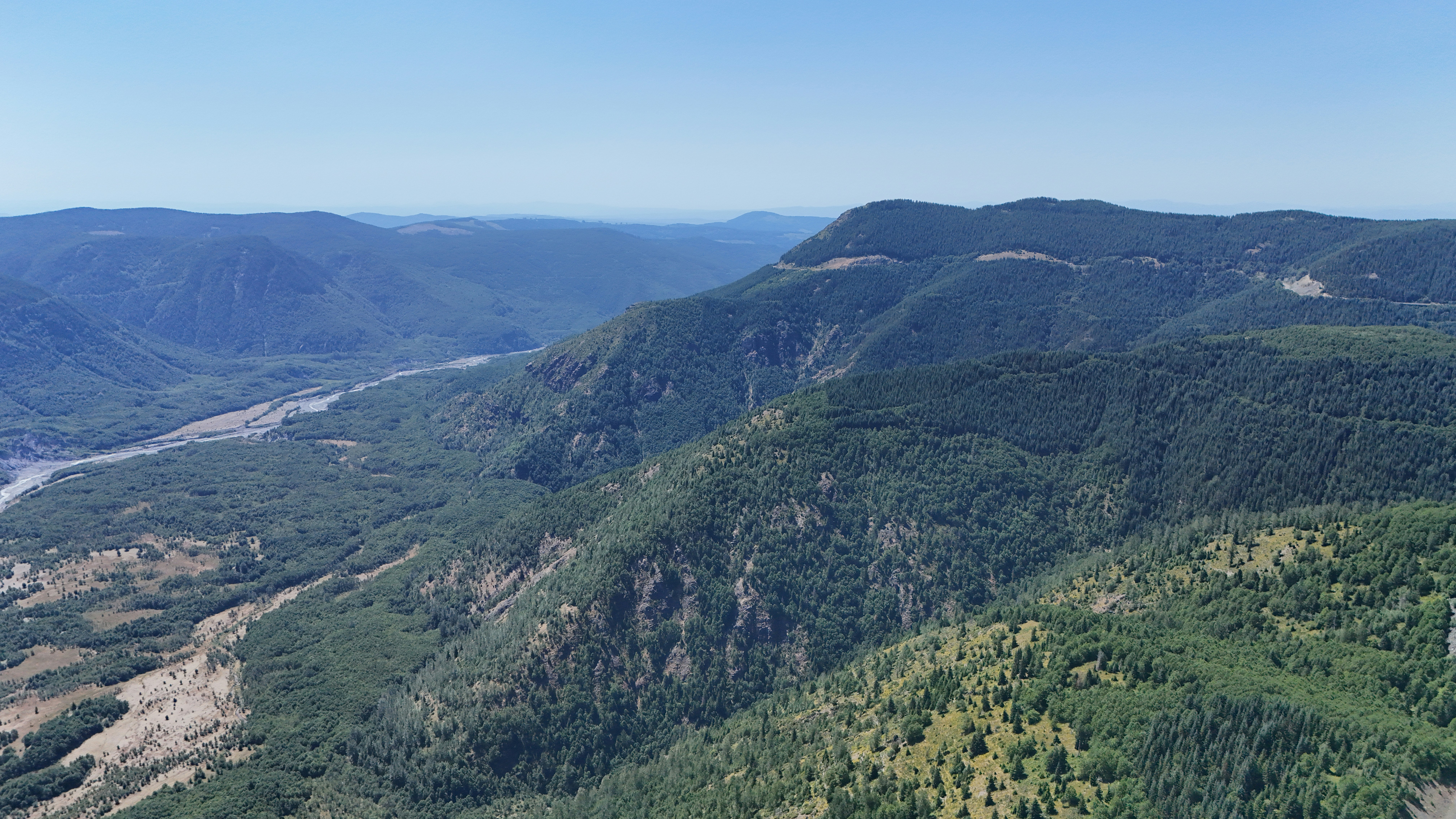 Serpentine Ridge: Aerial Vistas Over Verdant Valleys