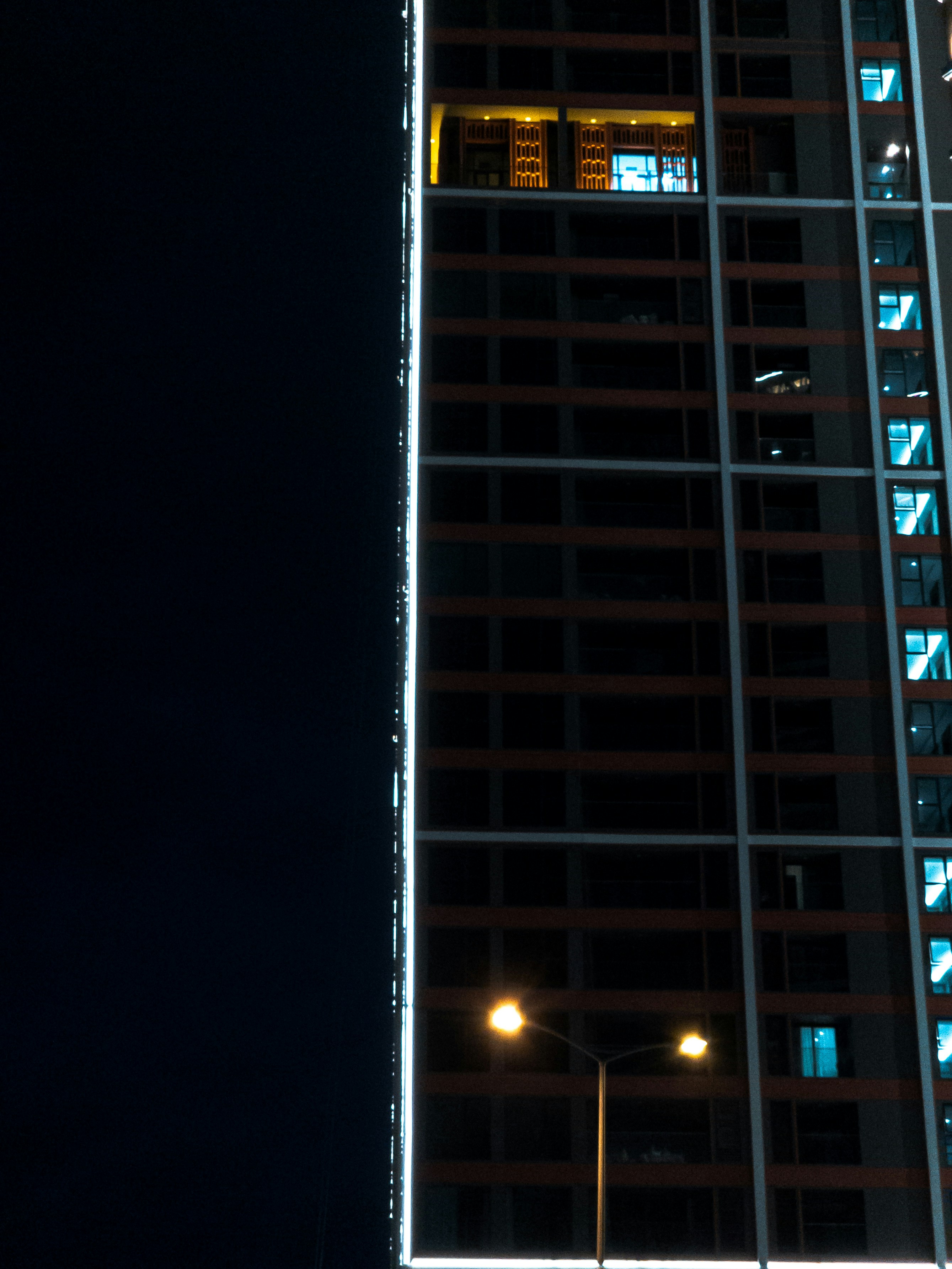 Neon Outline: A Nighttime Edge of a Modern High-Rall