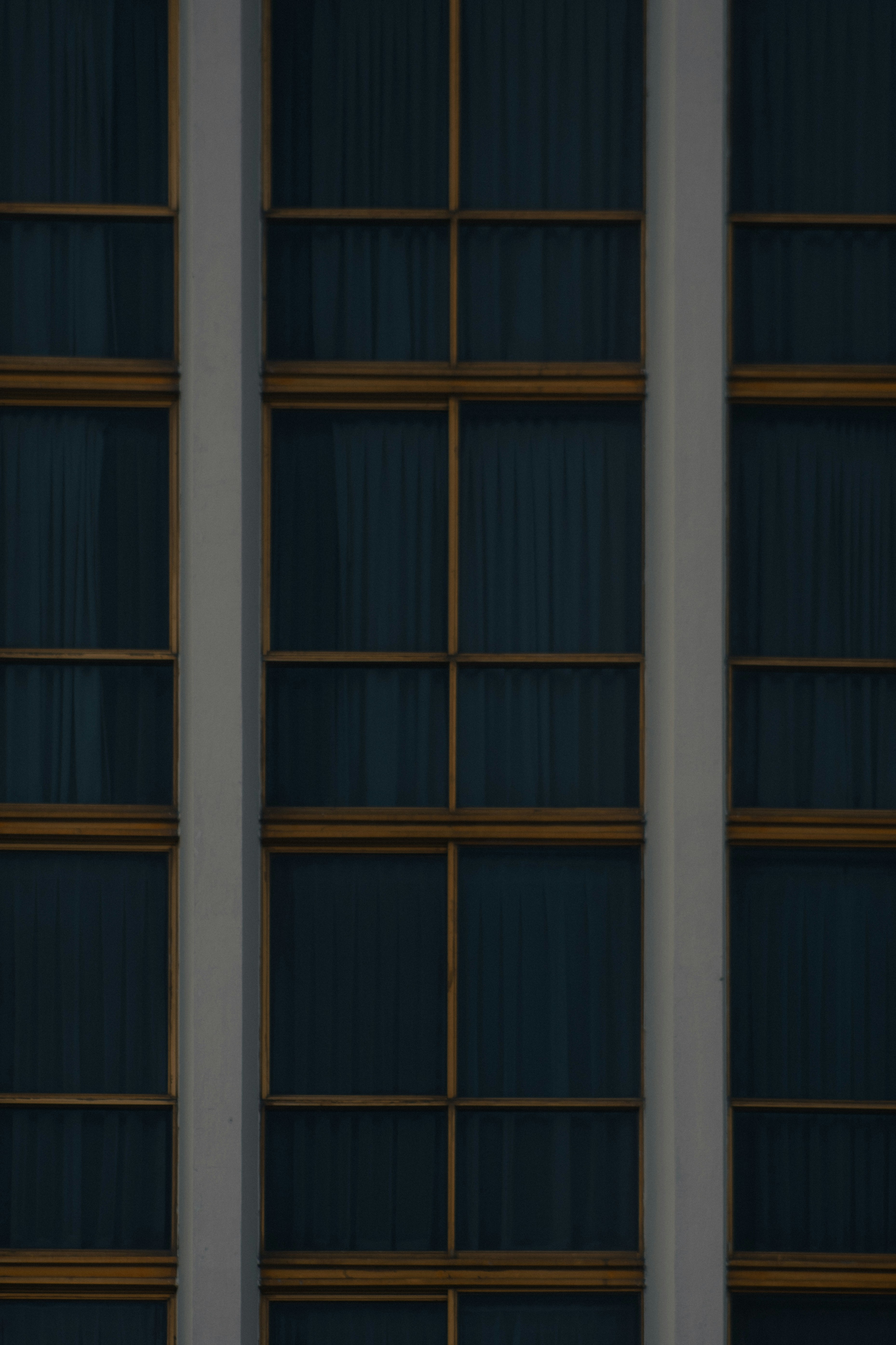 Vertical Gridlines: A Quiet Symphony of Slats and Shadows