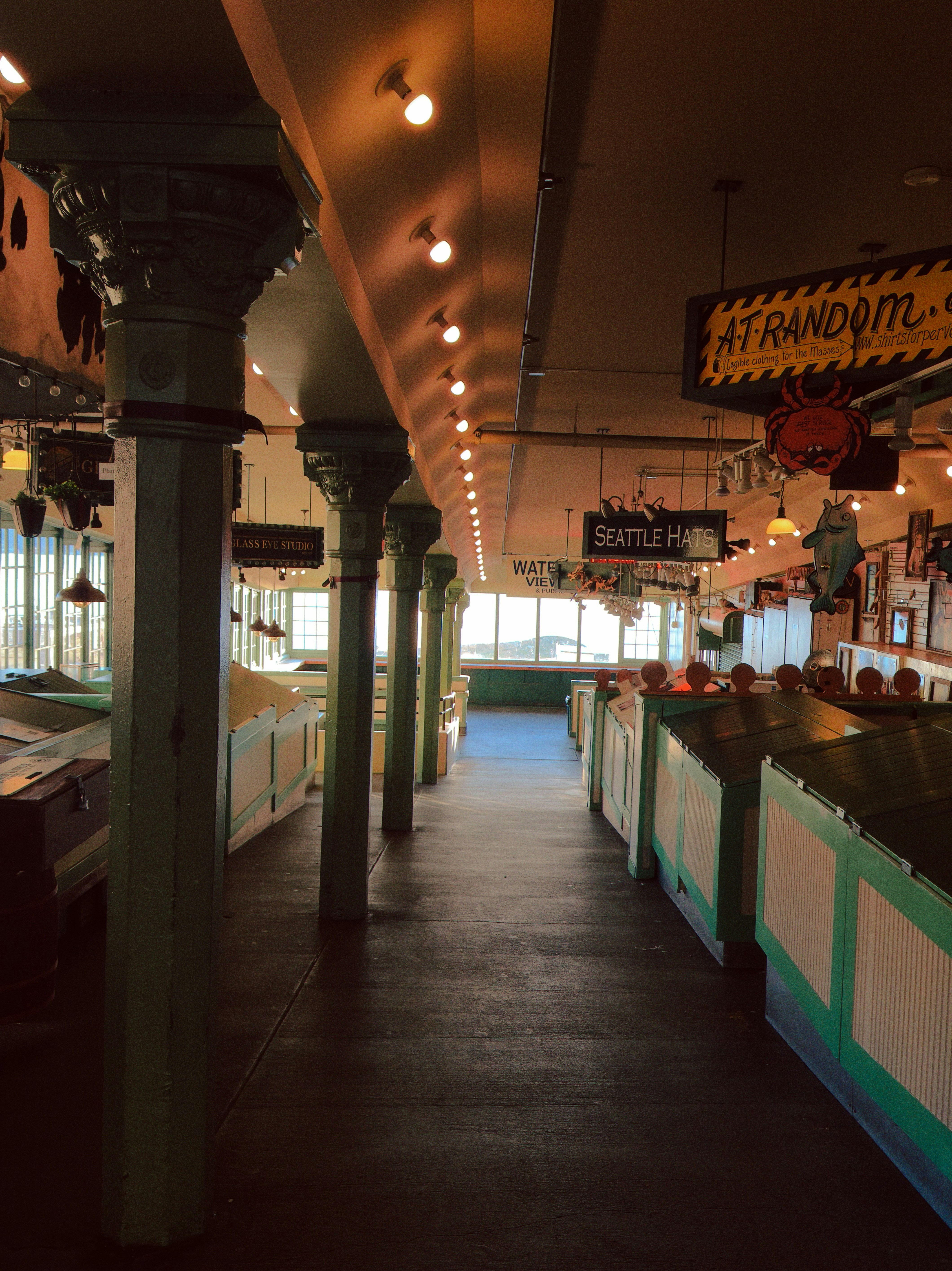 Midday Harbor of Rails: A Quiet Walk Through the Pierfade Market