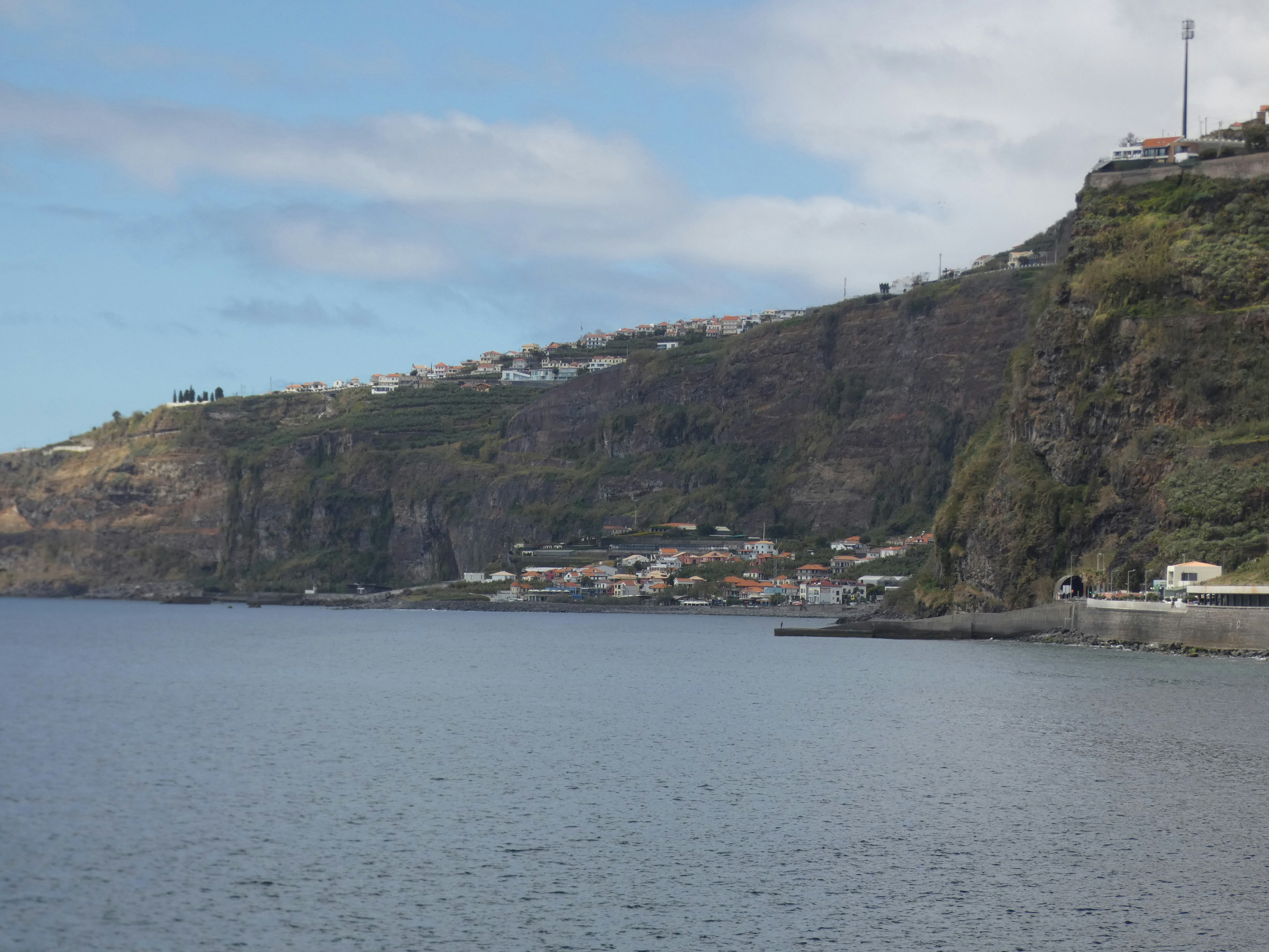Vista de pontado sol desde tabla, isla de Madeira Portugal.