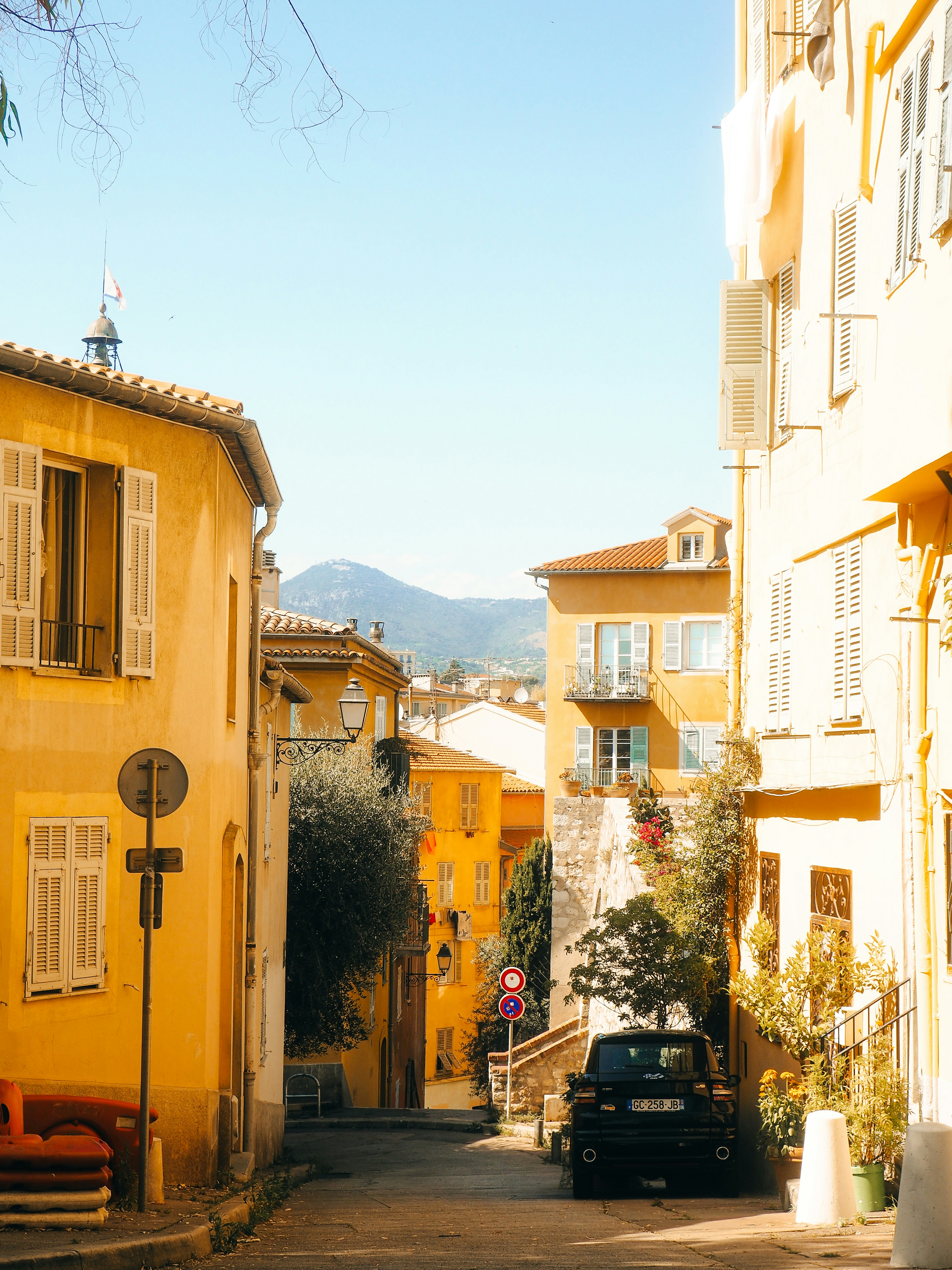 Sunlit Calle in Warm Terrace City