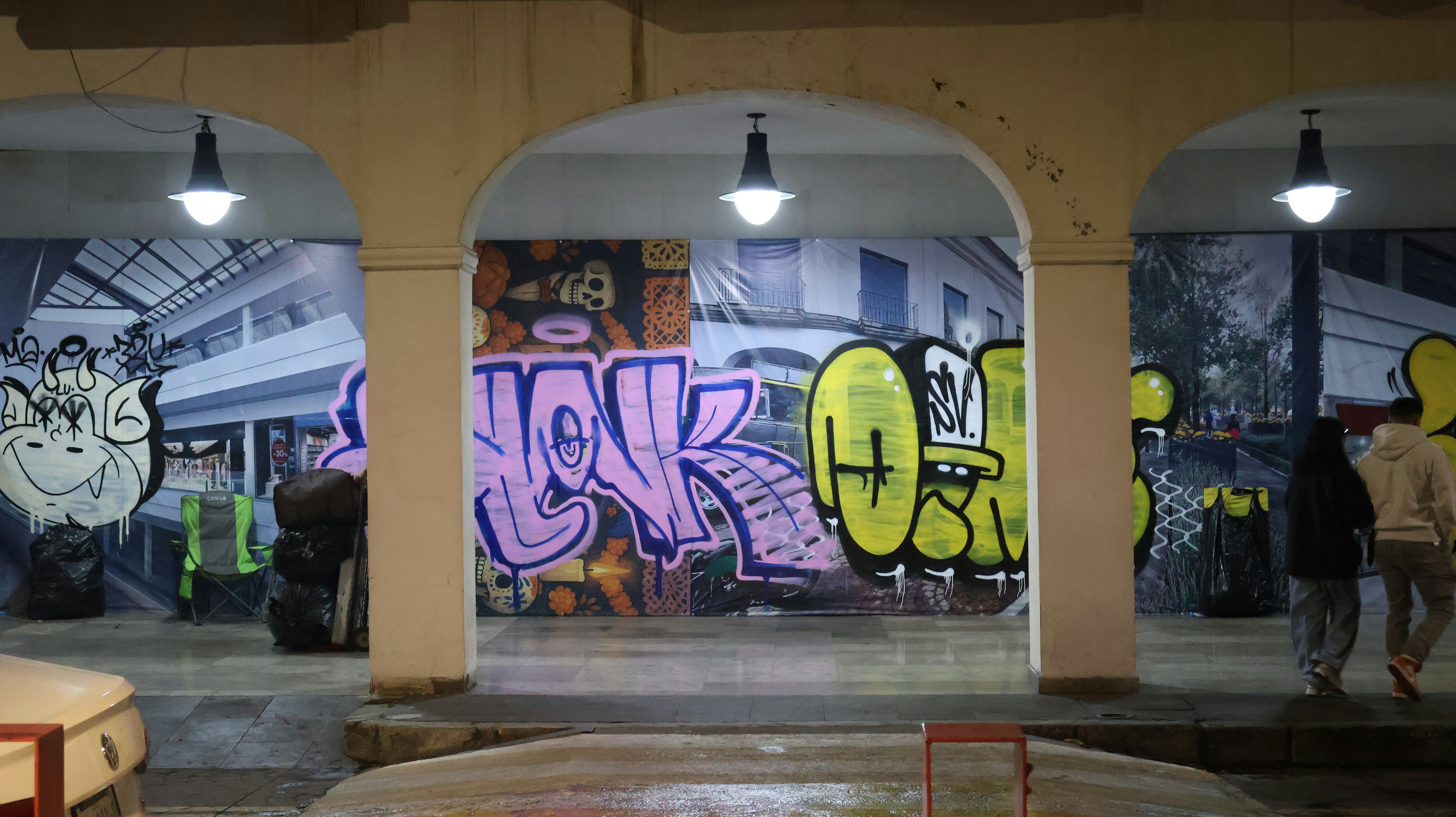 Graffiti Gallery Under the Arch: Neon Tags and Quiet Alley