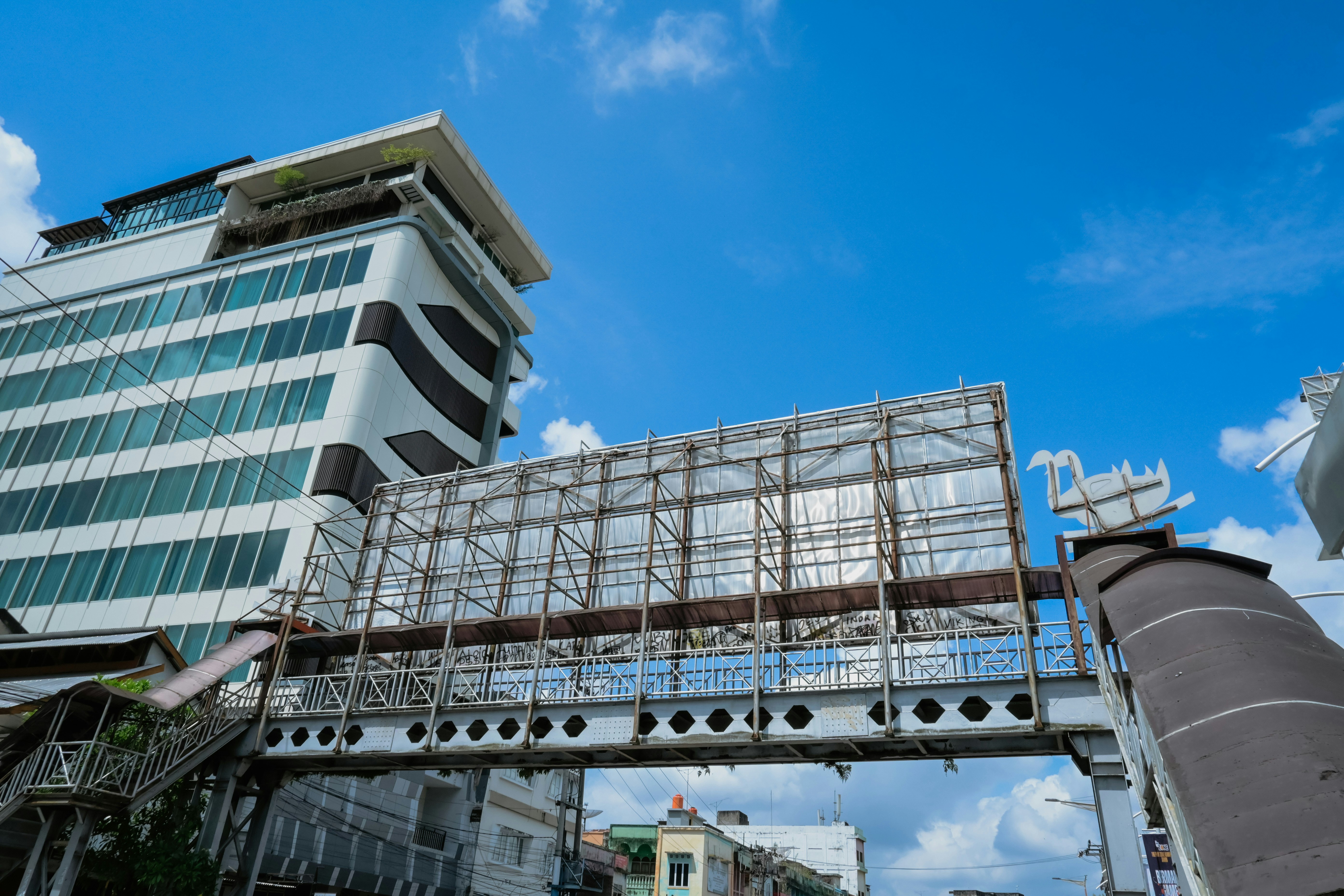Skybridge Over Steel Lattice: Urban Modernity Above the Street