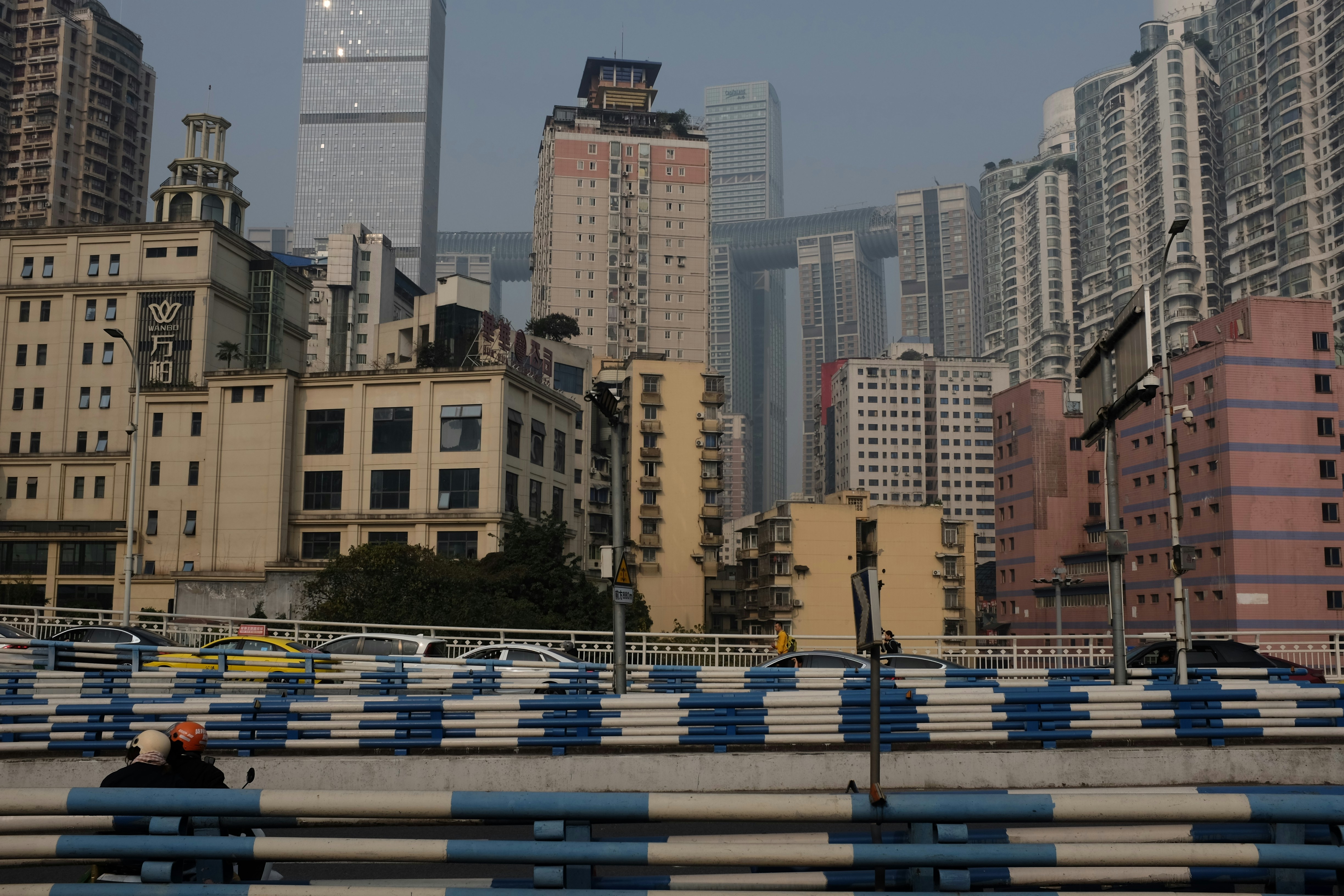 Ridge of Echoes: A Cityscape Above the Waterfront
