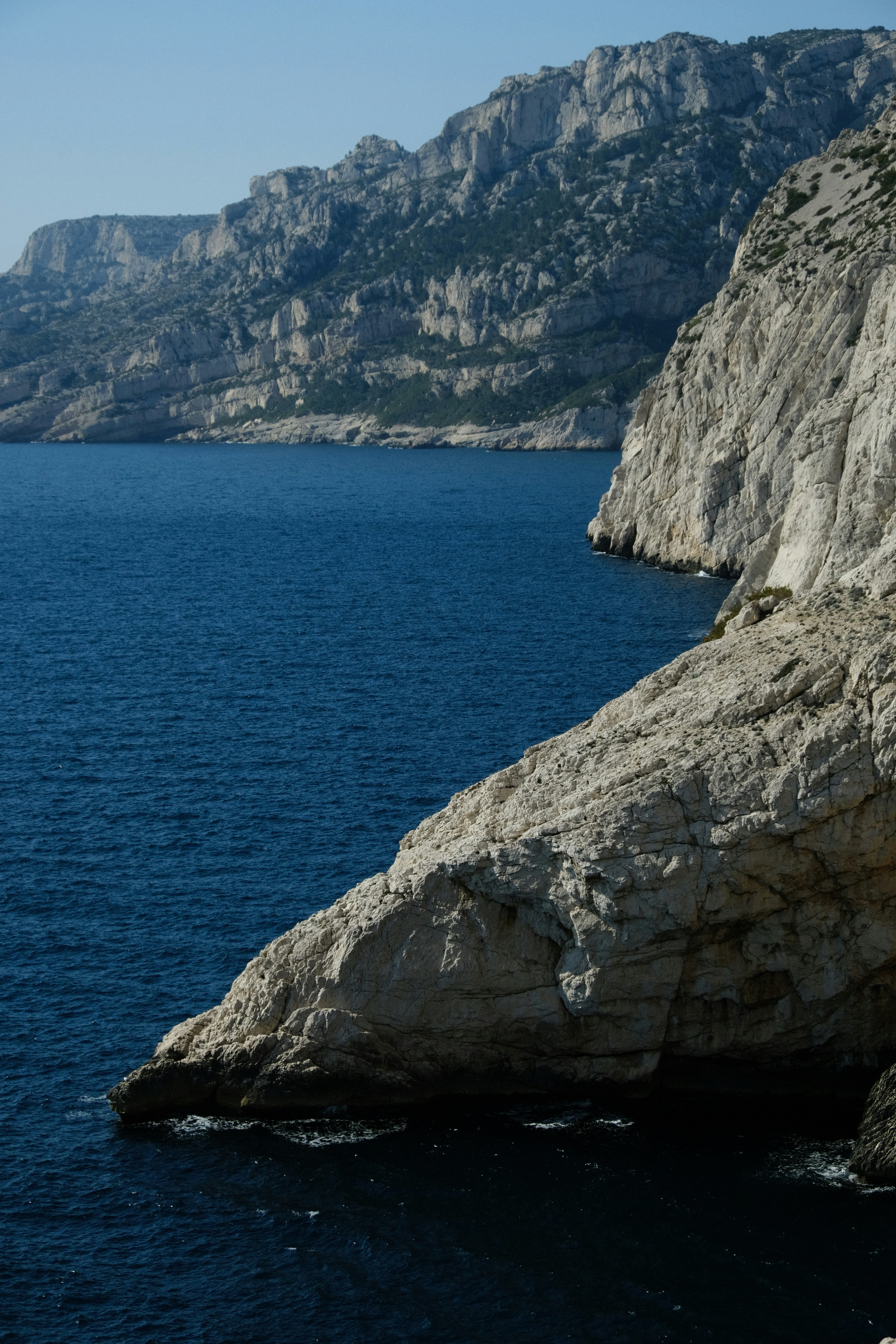 Cliffside Coastline: A Quiet Boundary Between Sea and Sky