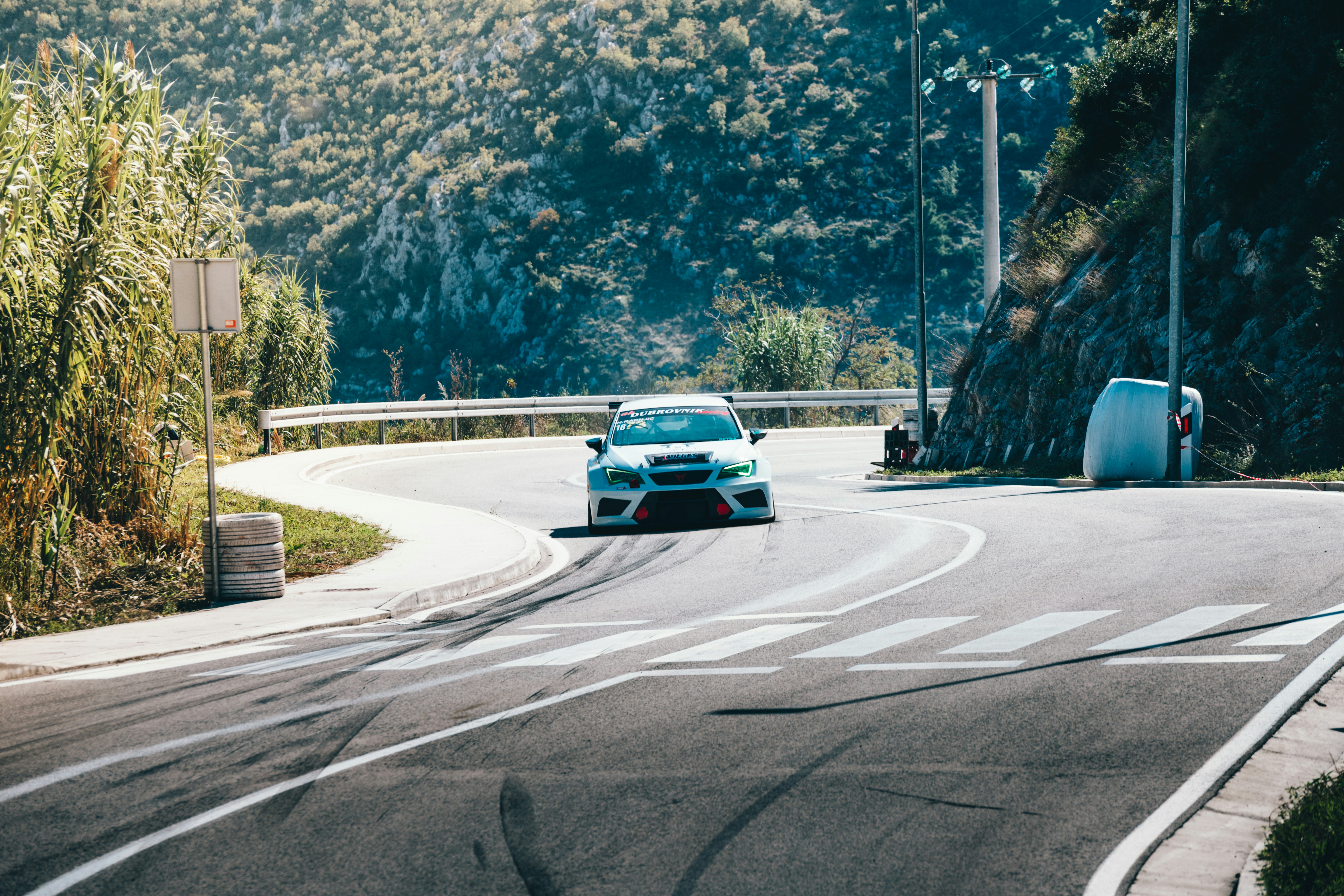 Curved Descent: A Focused Rally on a Serpentine Road