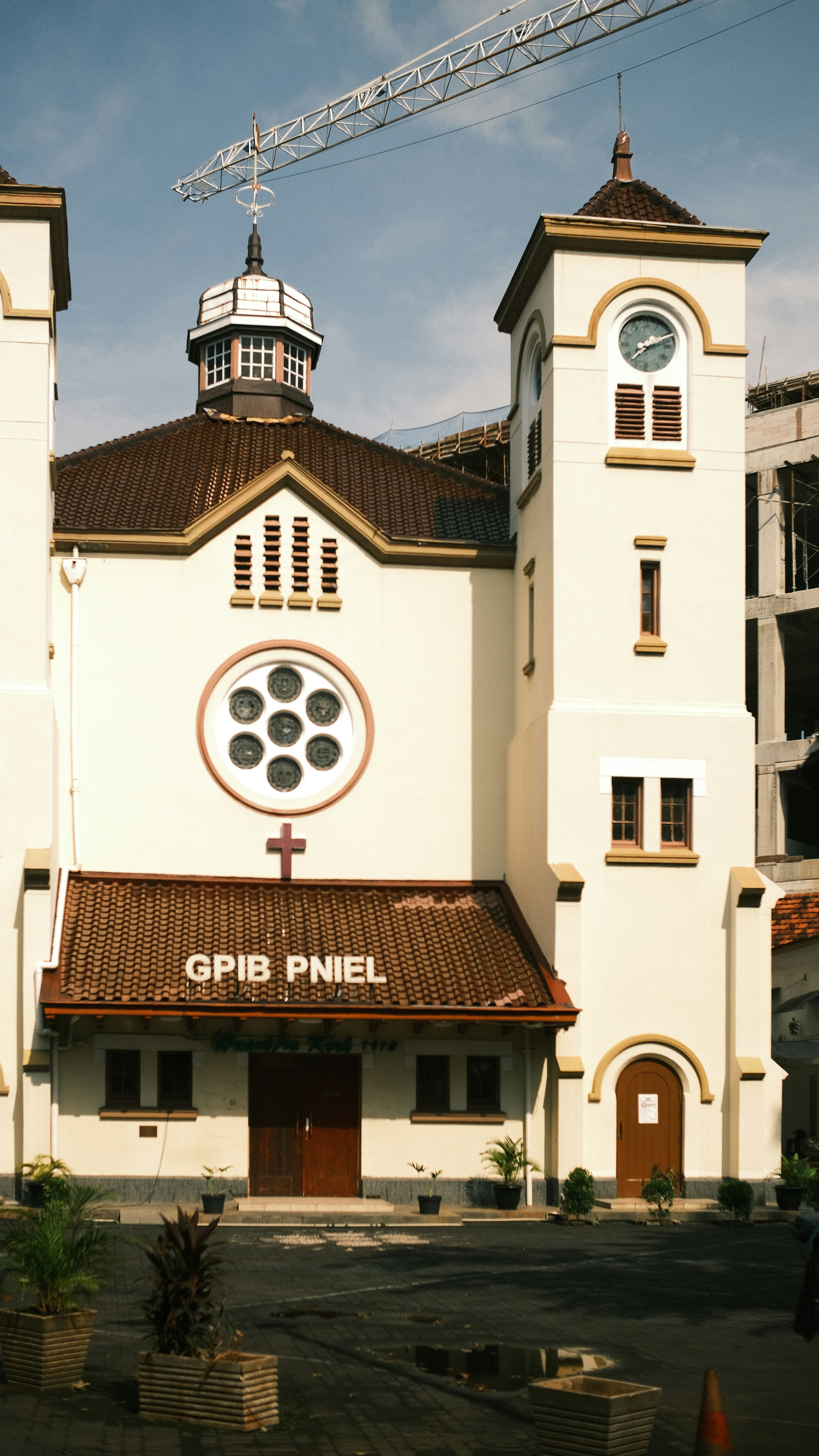 Clocked in Cadence: The Facade of a Historic Church Under Construction
