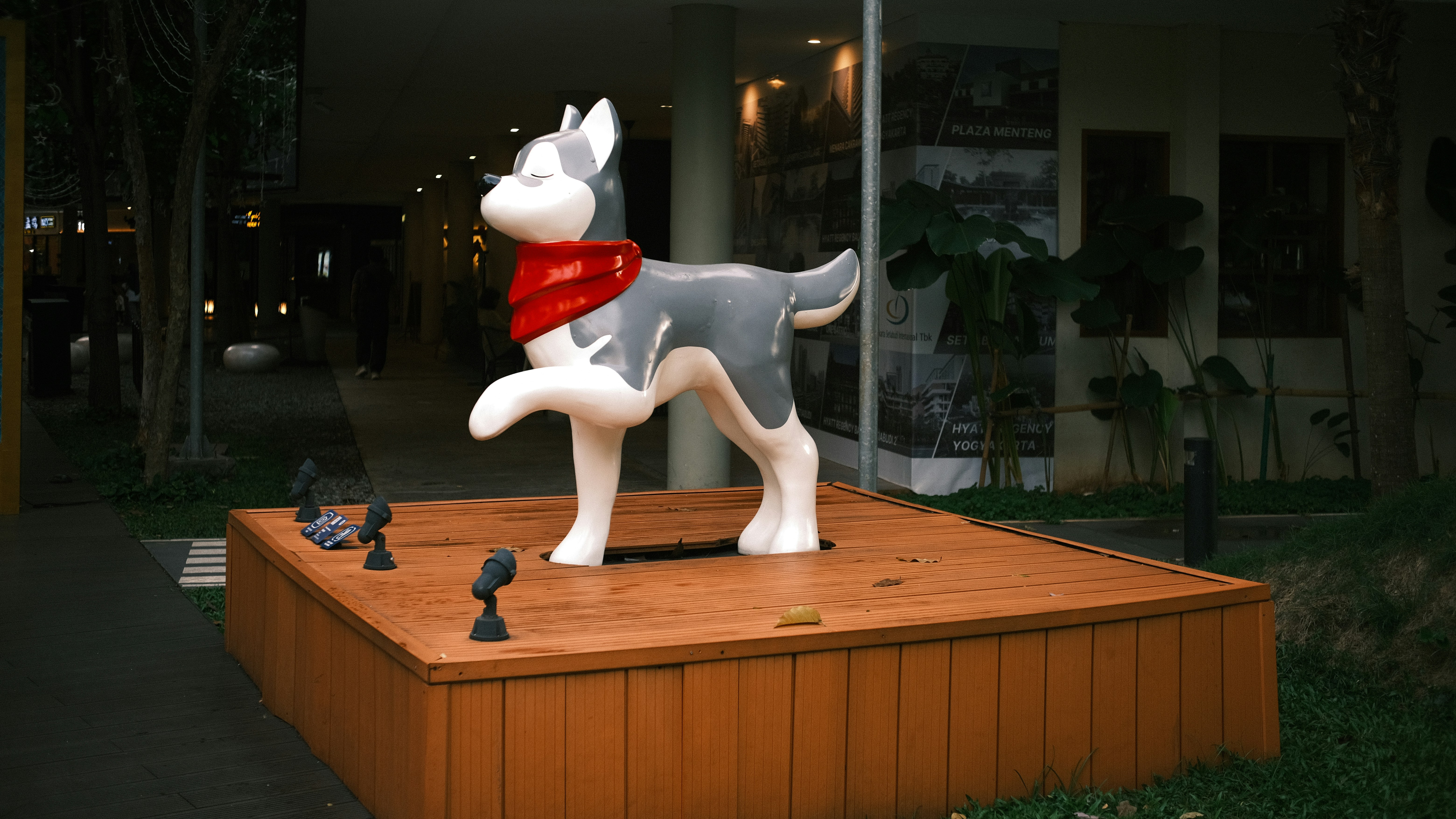 Stand Tall: A Sculpted Pup Guarding the Wooden Pedestal