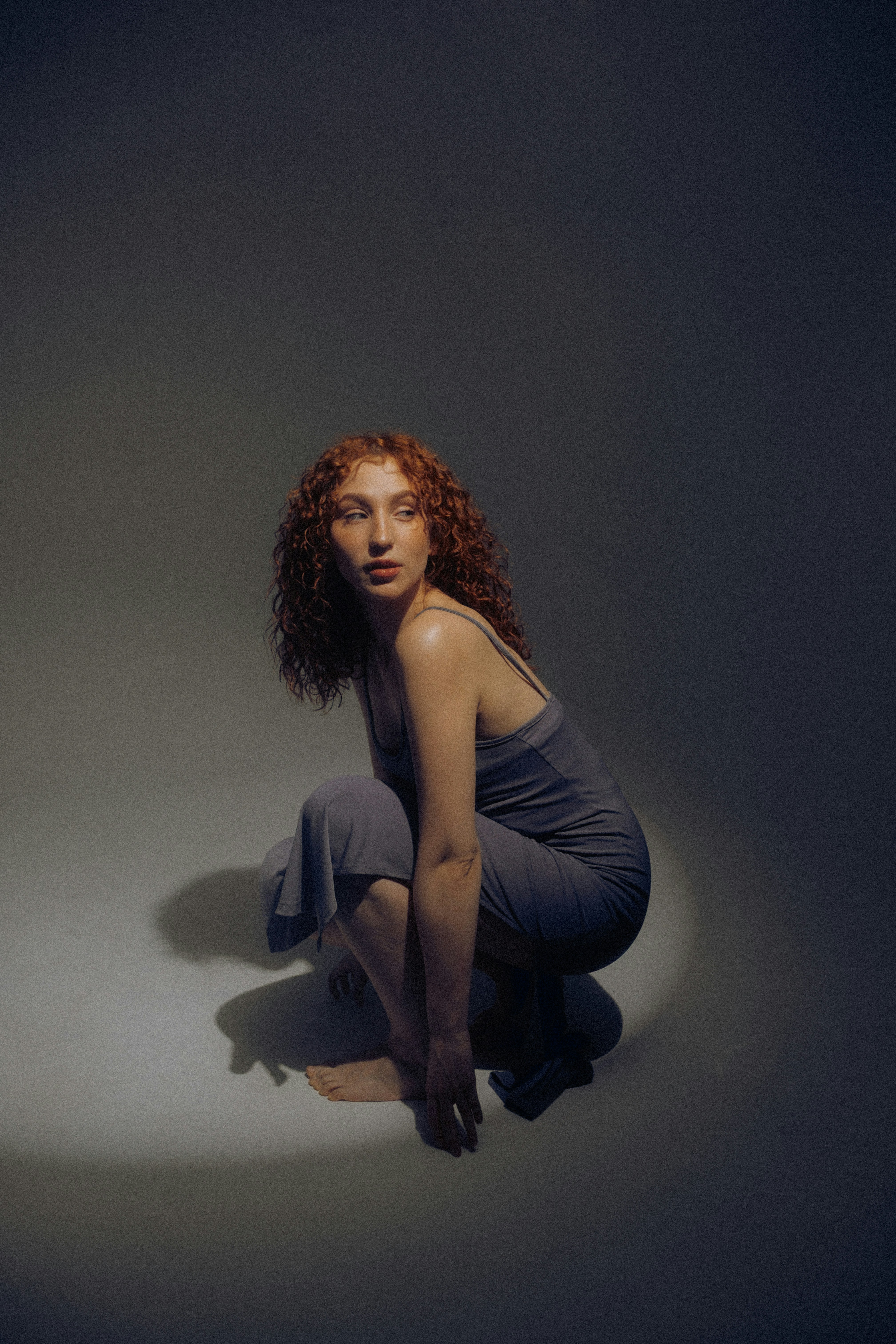 Curved Locks in Focus: A Quiet Night Pose