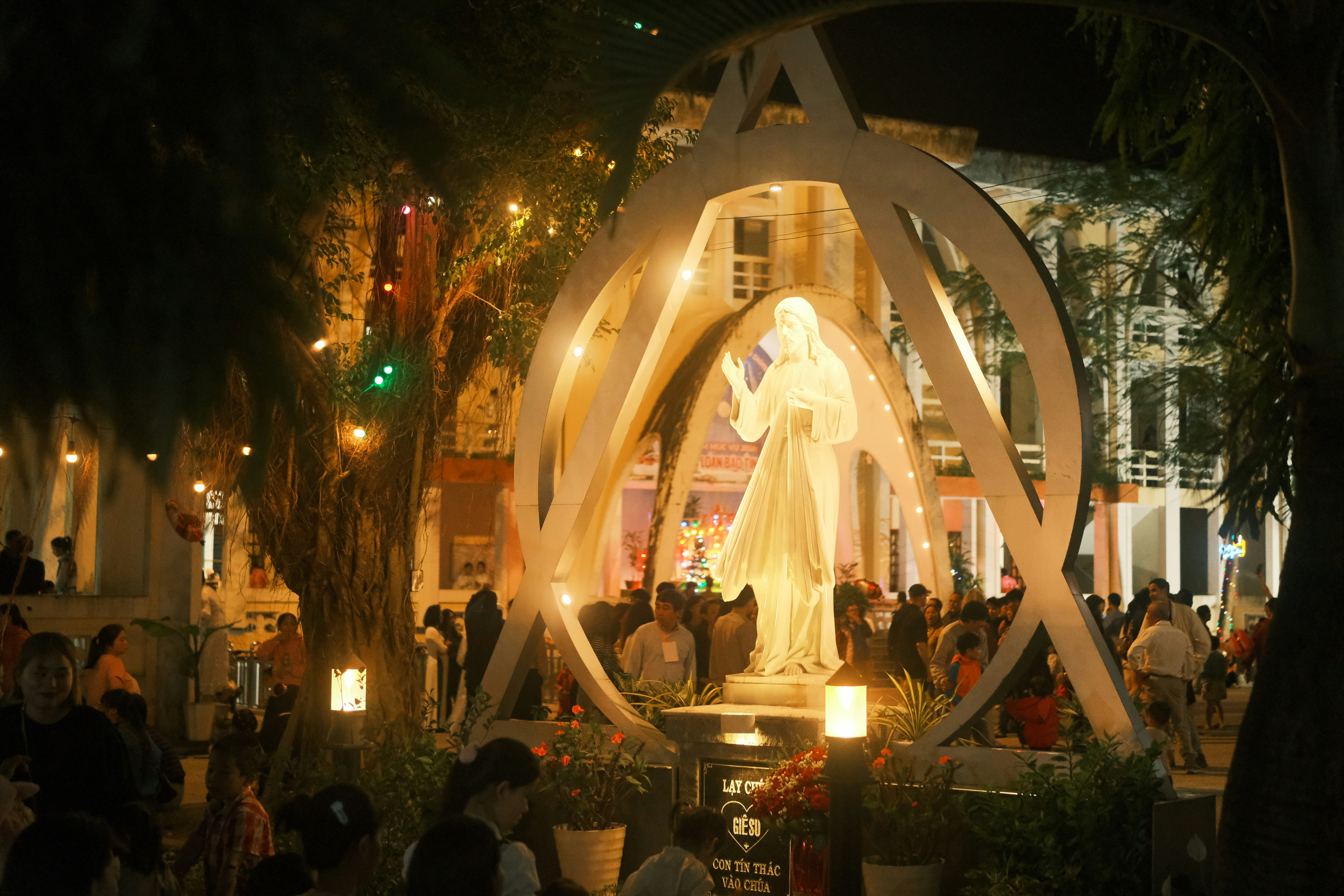 Illuminated Statue Ring: Night Market Circle Framed by Arching Rings