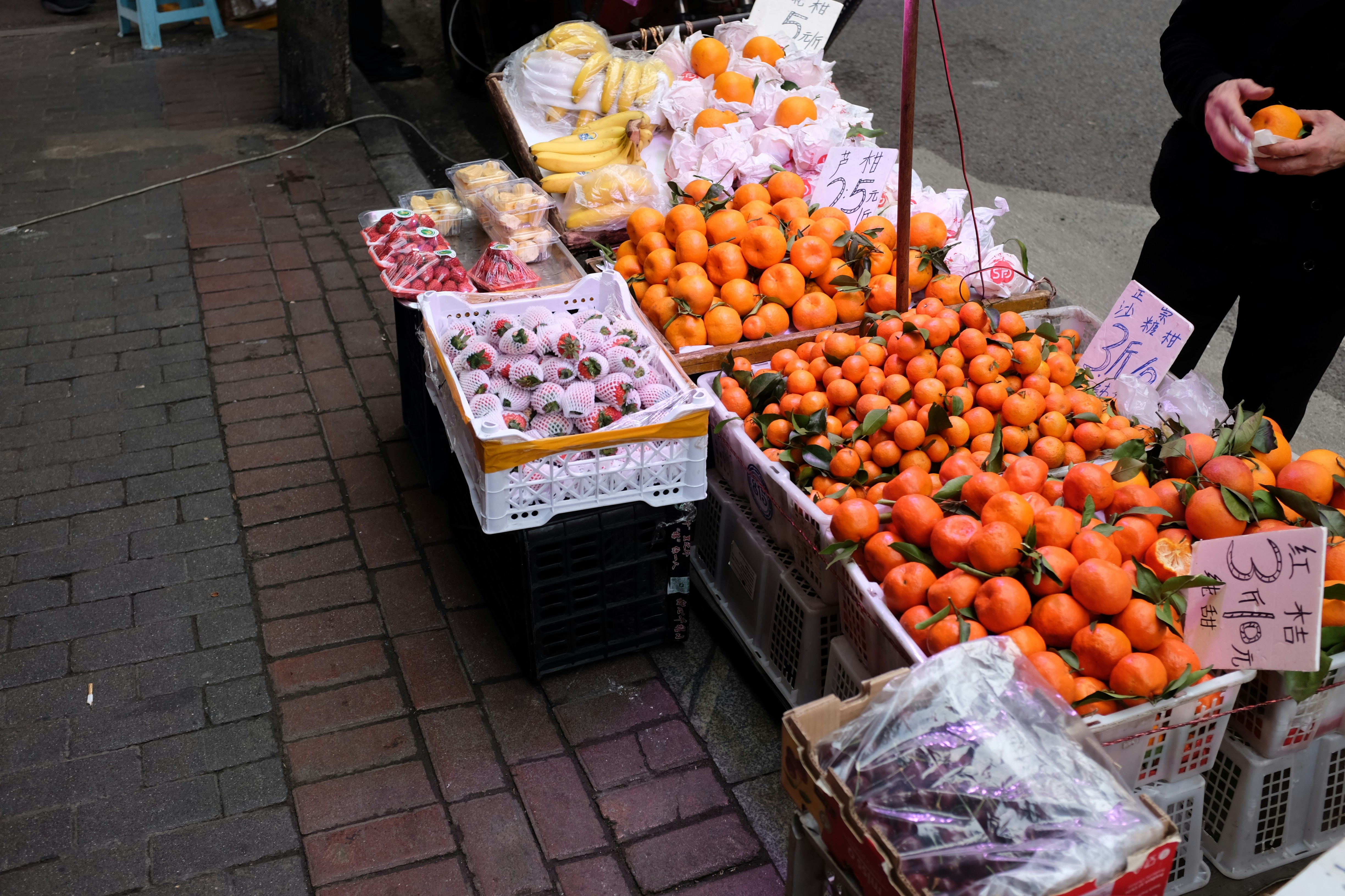 Market Orange Mosaic: A Burst of Citrus at the Stall Edge