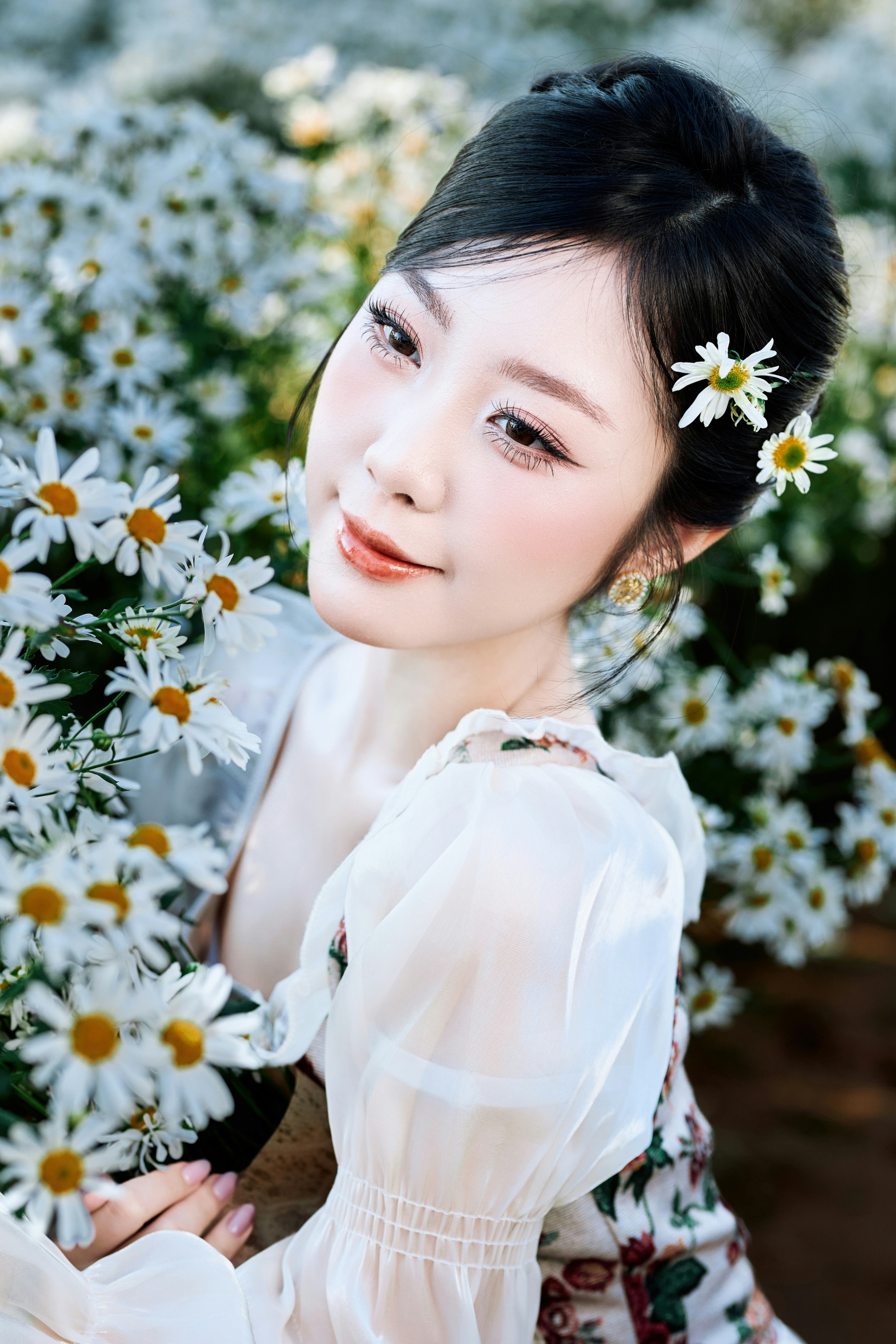 Daisy Whisper: A Portrait Among White-Crowned Blooms