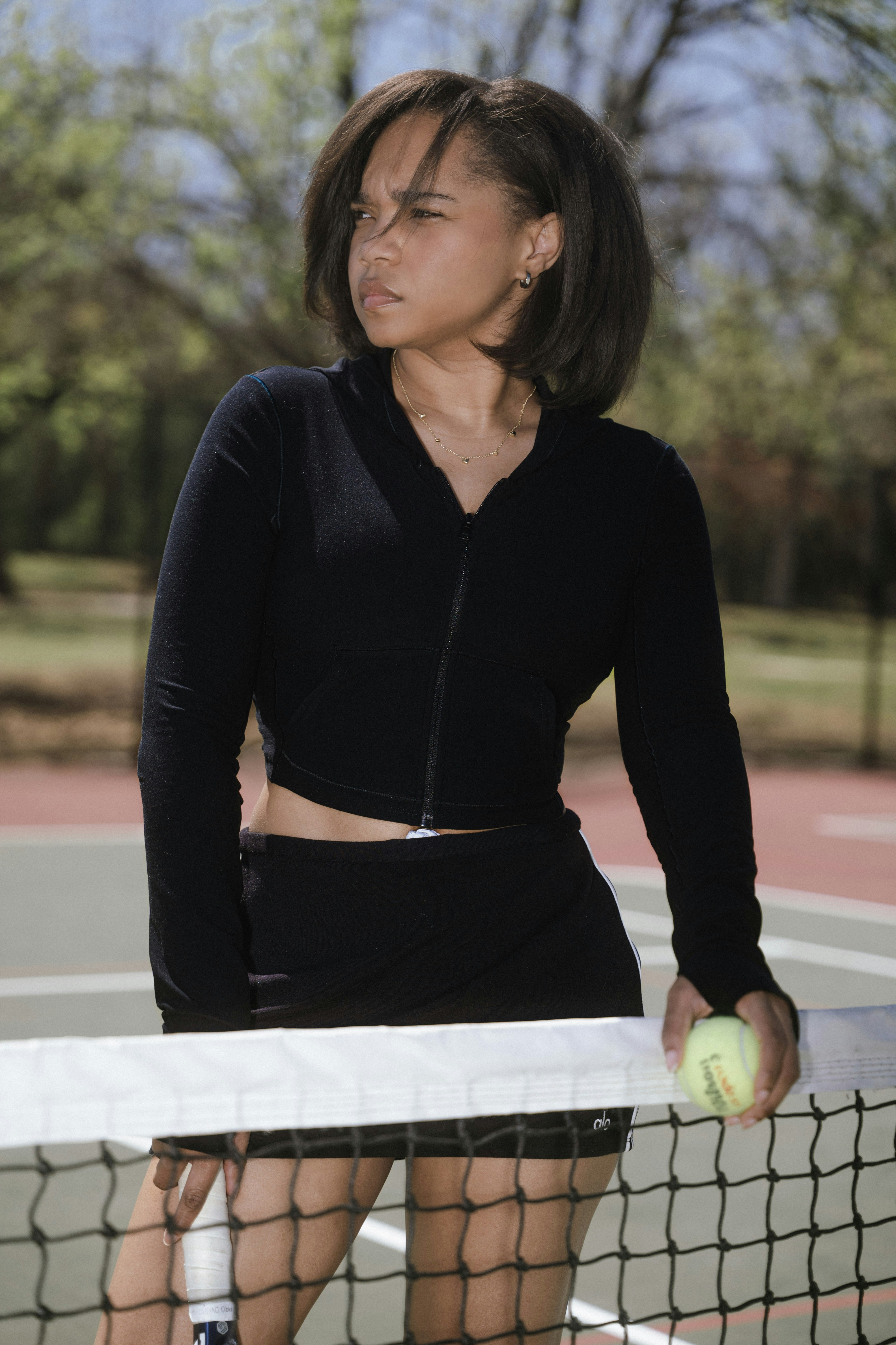 Focused Gaze on the Net: Quiet Confidence at Courtside