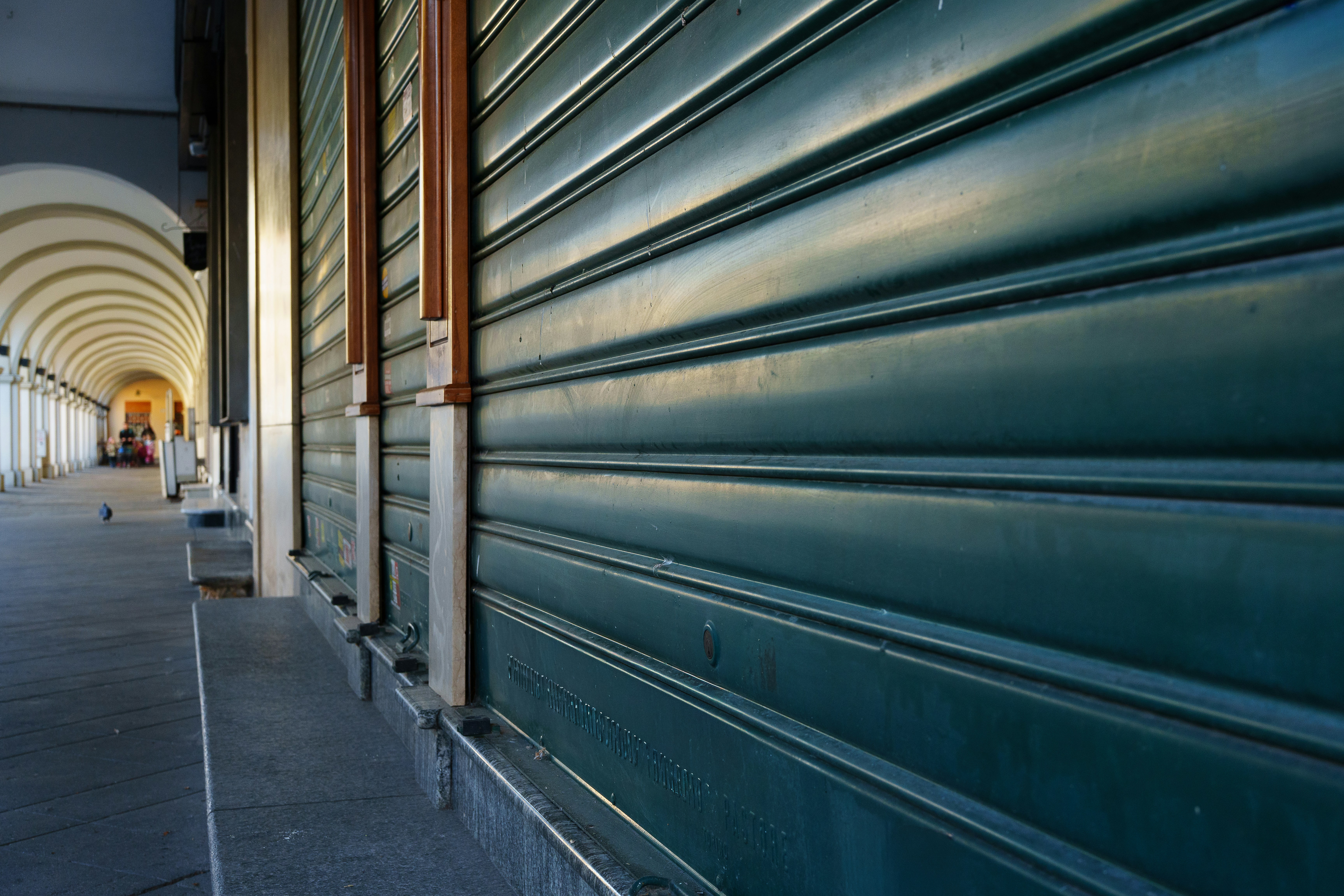 Along the Archway: A Quiet Arcade of Rolling Metal