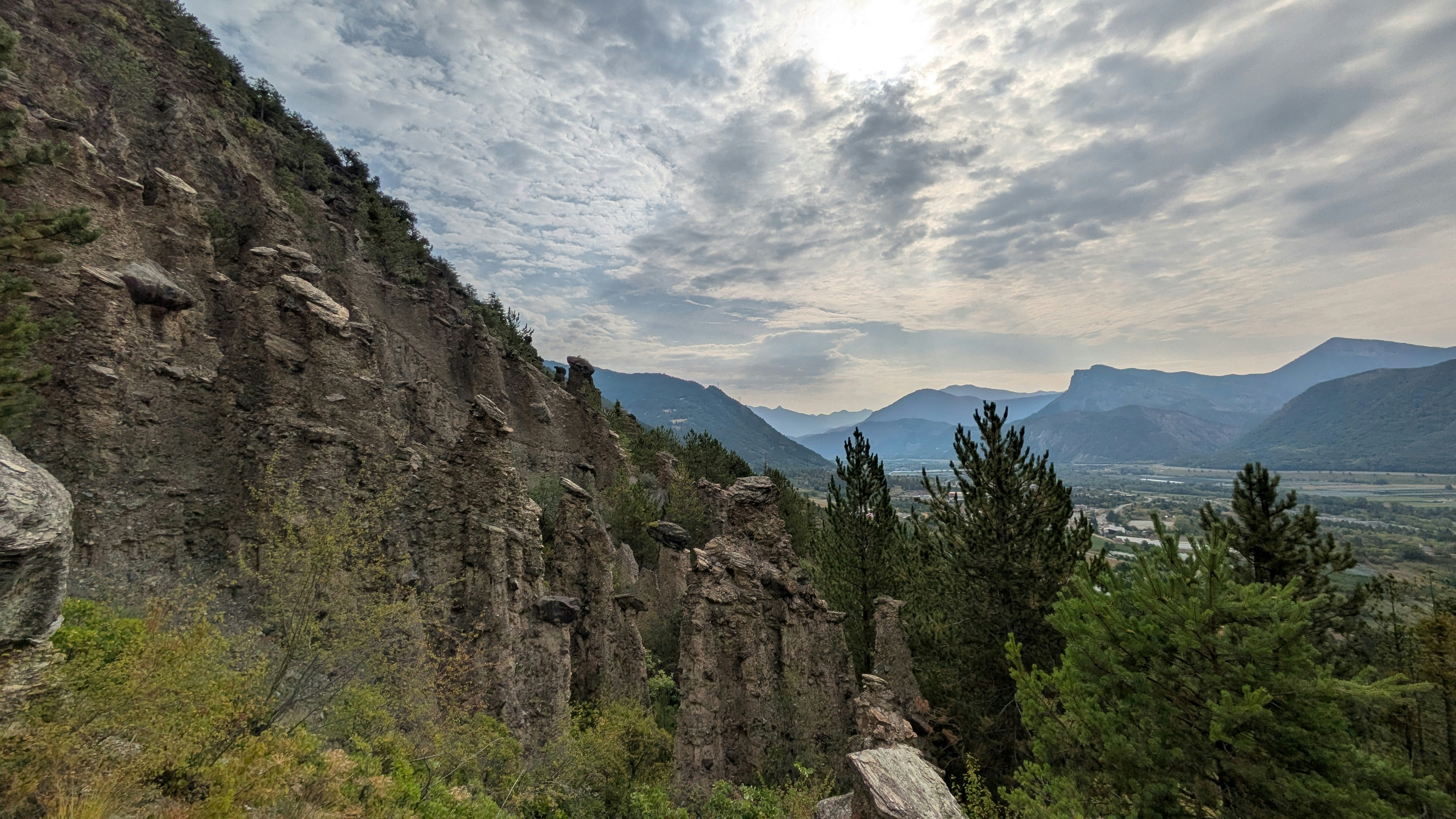 Cliffline Overlook: Aspen Ridge and Valley Beyond