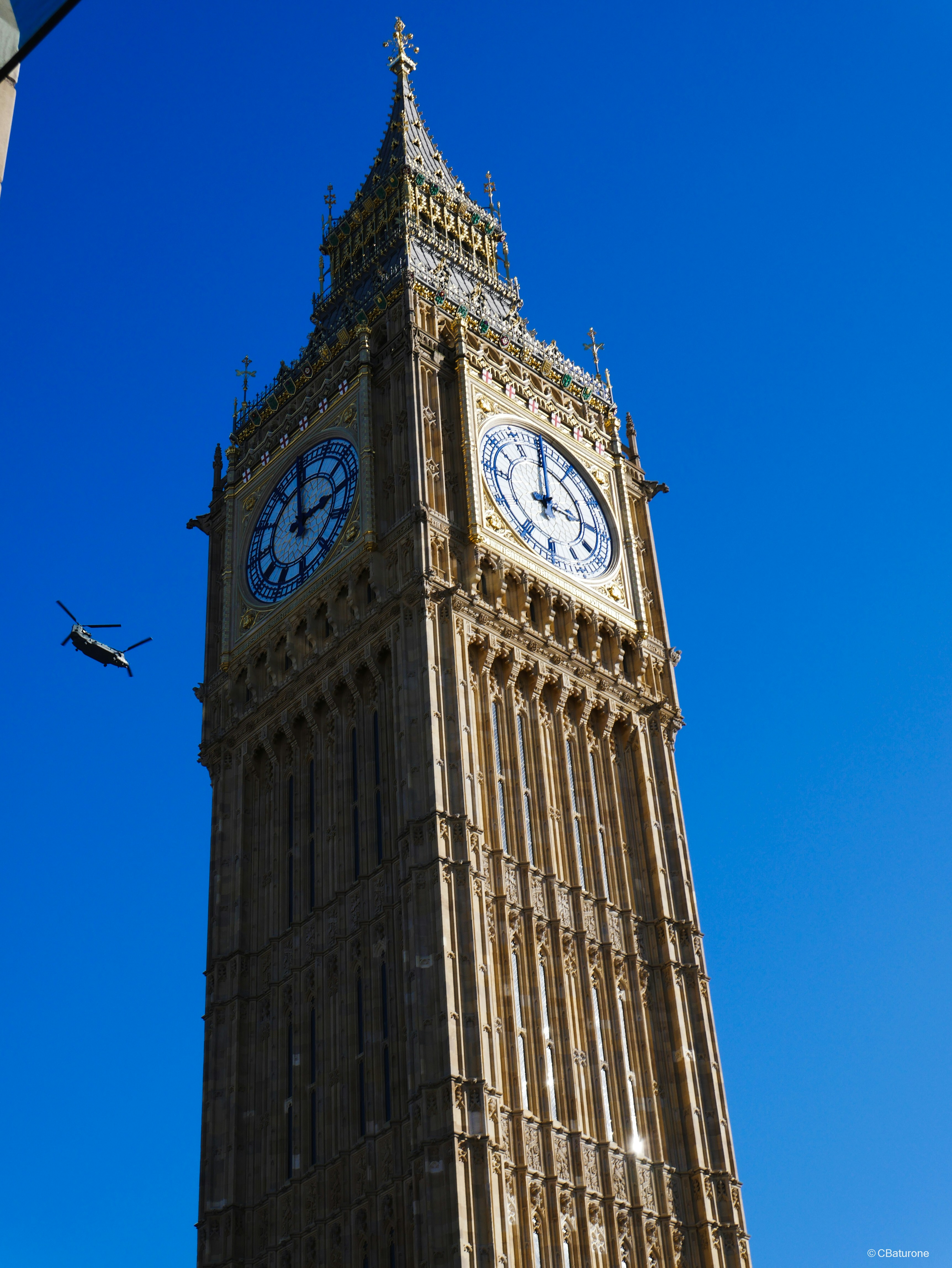 Timekeeper in the Blue: Big Ben Under a Clear Sky