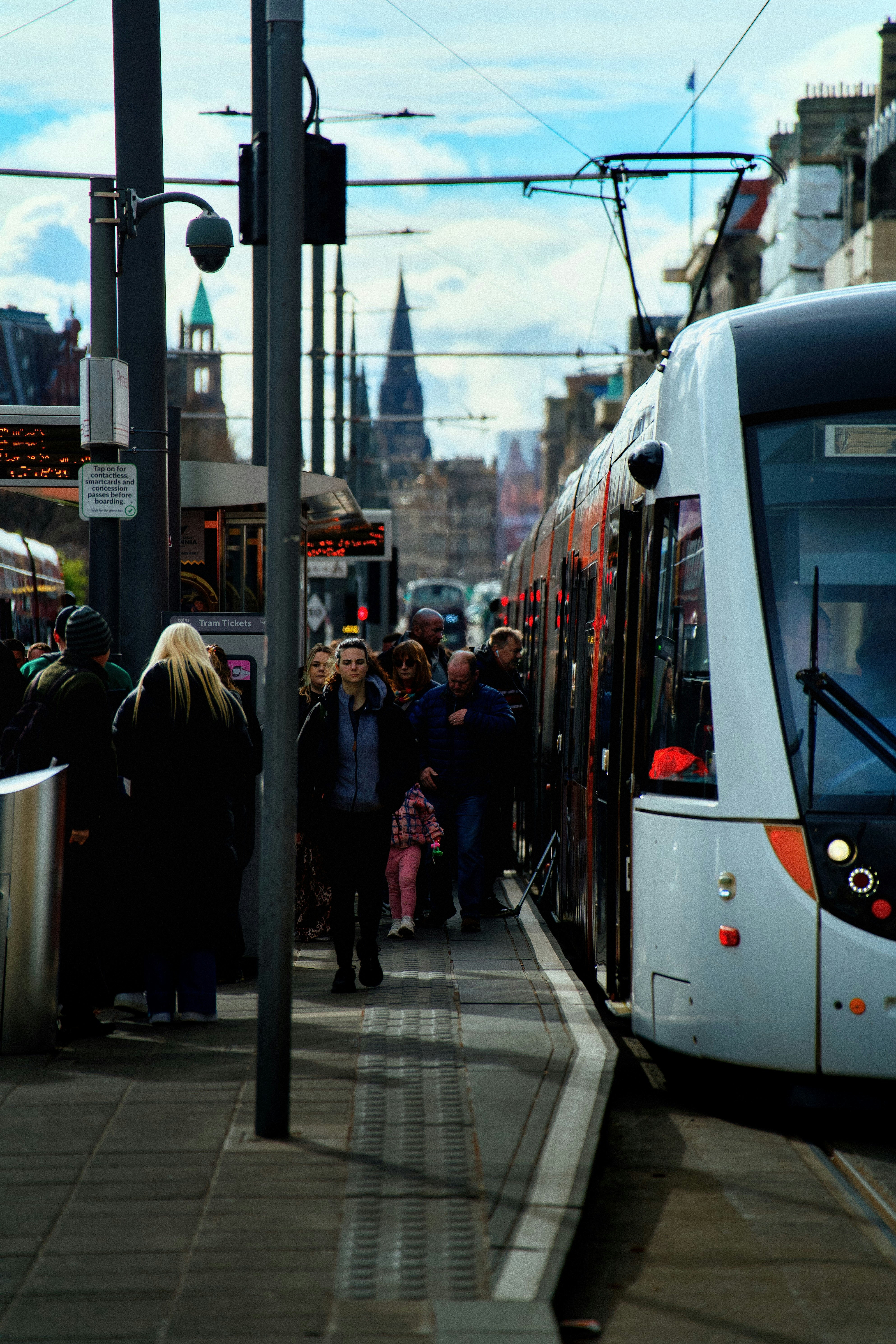 Platform Pulse: Commuters and a Modern Tramscape