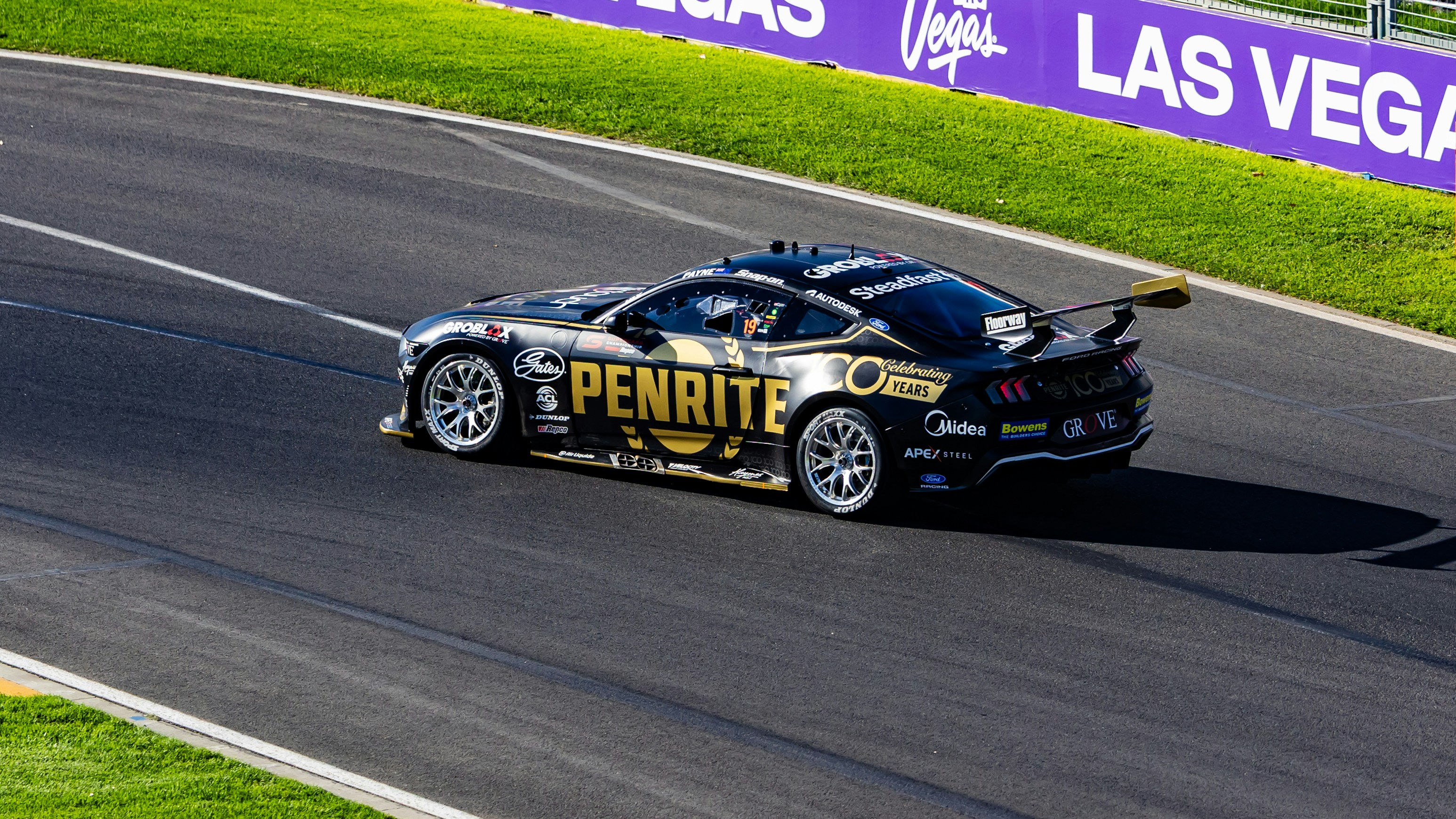 Penrite-liveried racer wheels through the Las Vegas curve