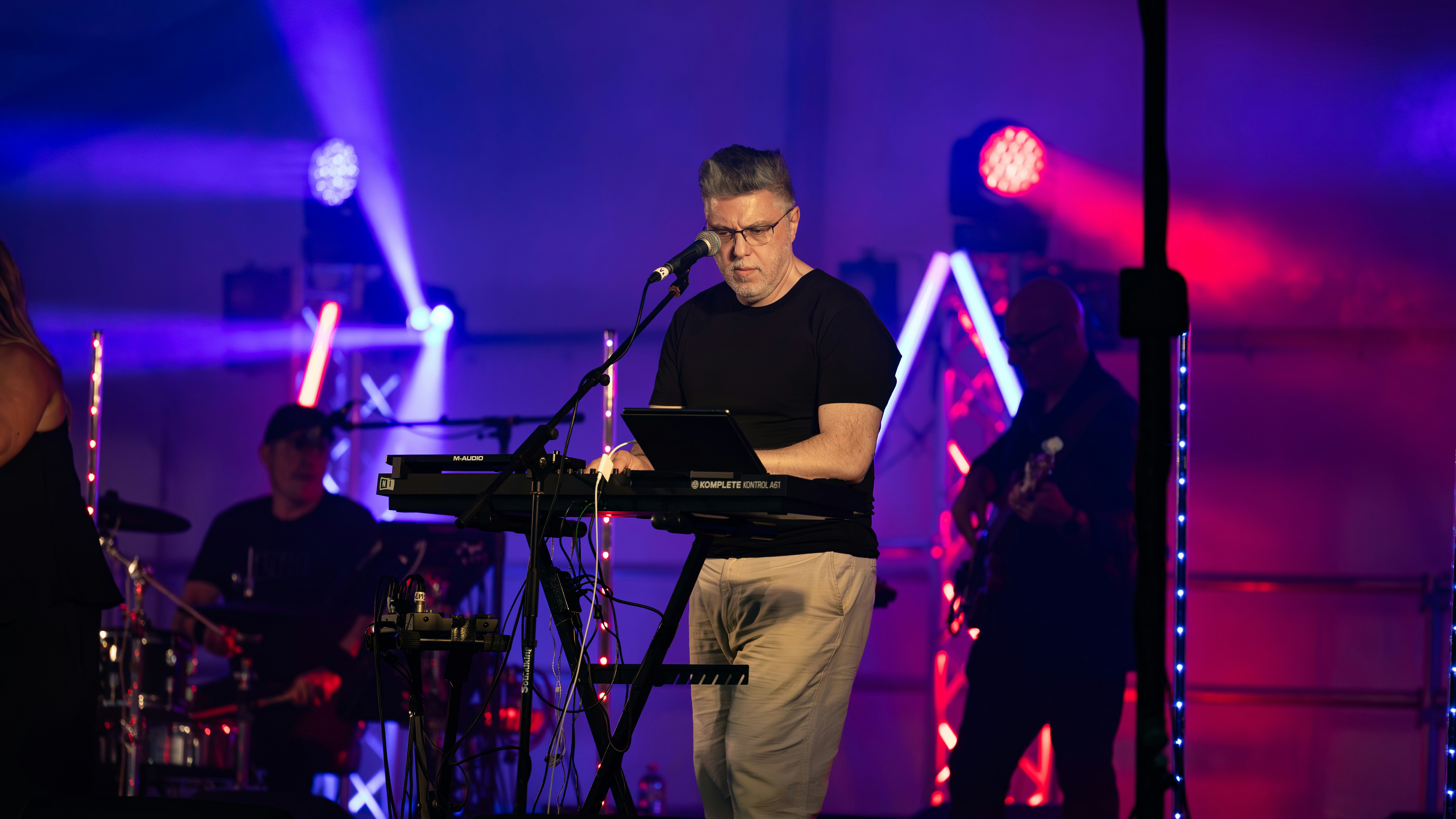 Midnight Keys: A Vocalist at the Front of the Stage