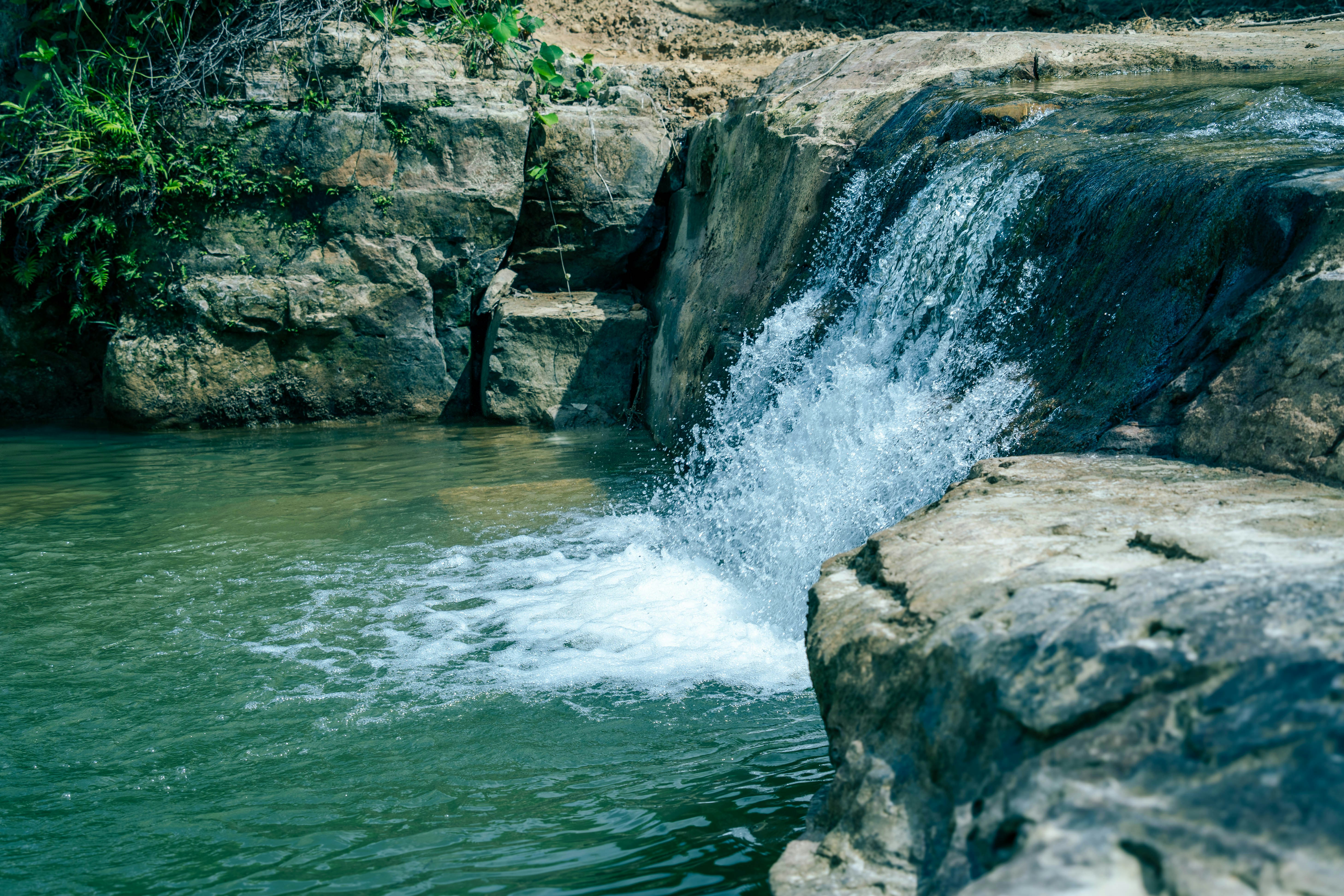 Cascade Edge: Turquoise Pool and Robed Rock Terrace