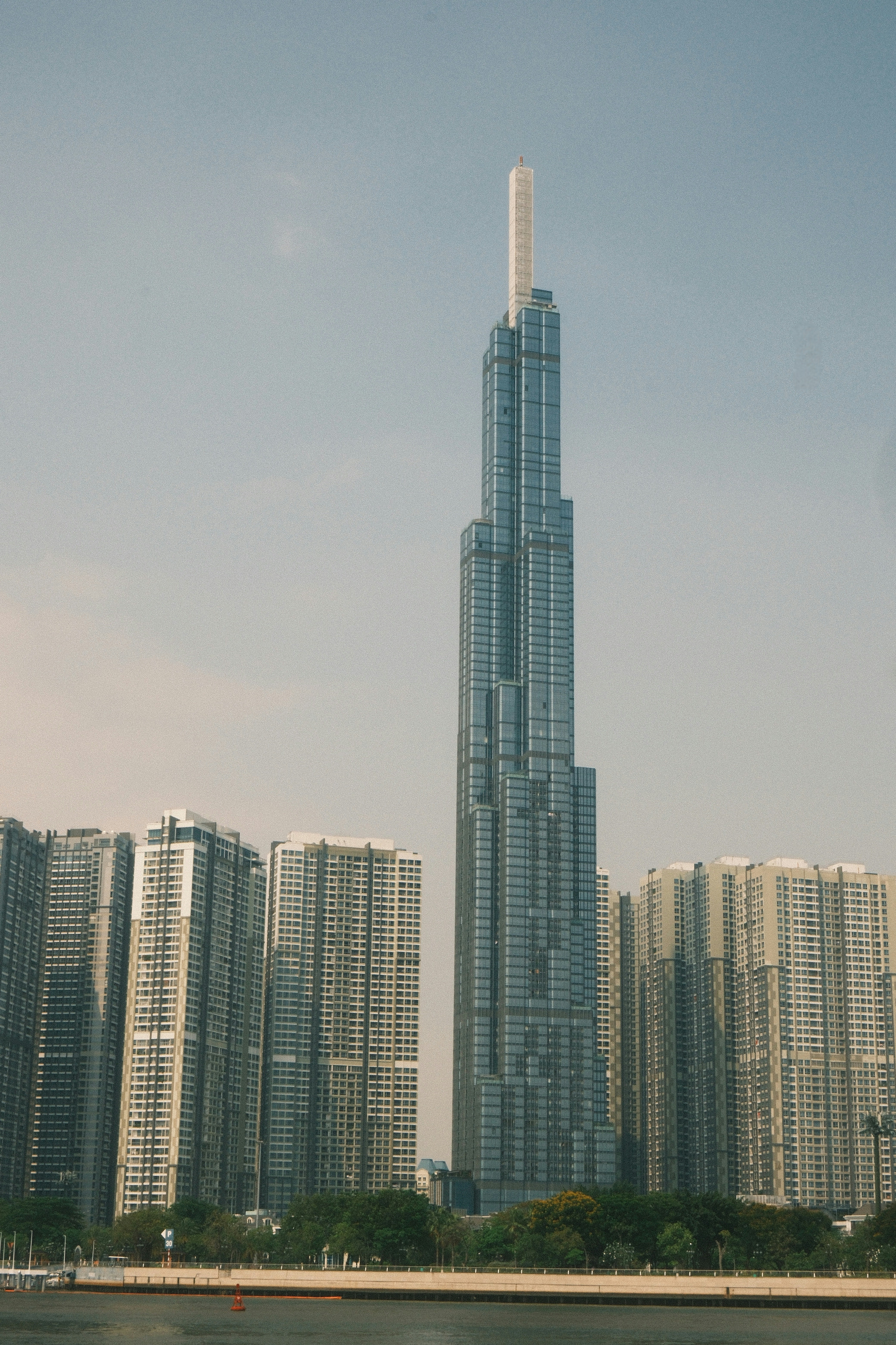 Tower Above the Waterfront: A Skyscraper Piercing the Sky